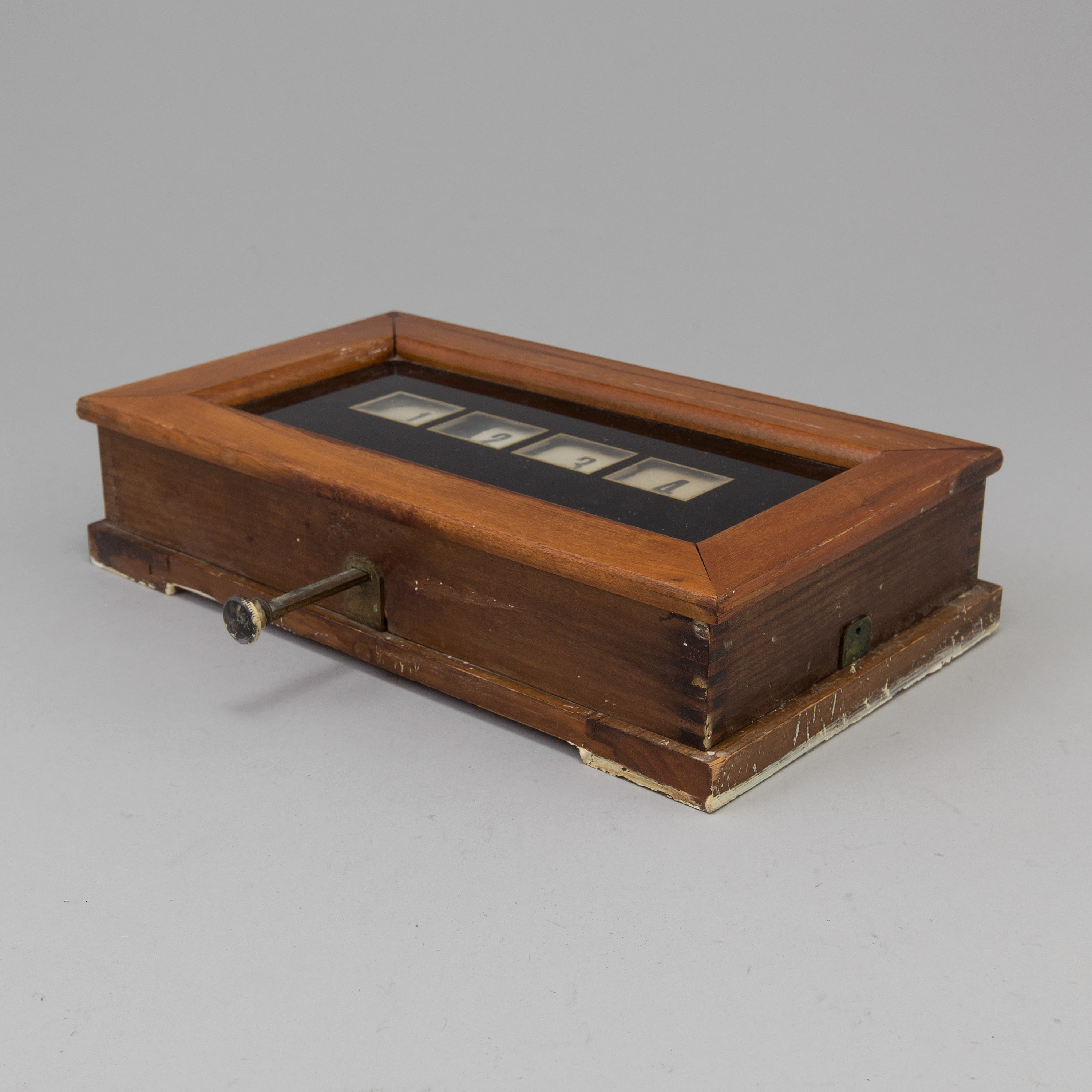 A 20th century servants bell box for four rooms. - Bukowskis