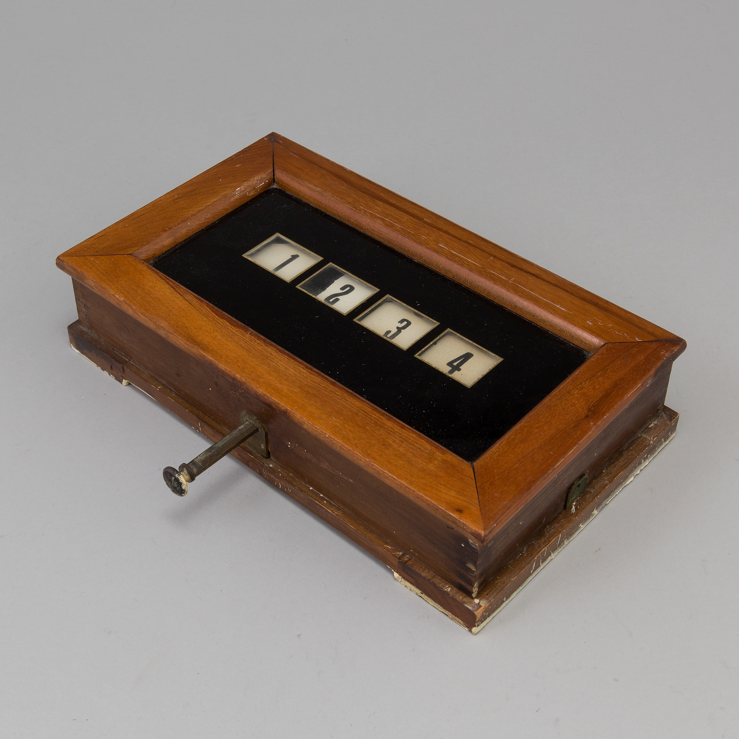 A 20th century servants bell box for four rooms. - Bukowskis