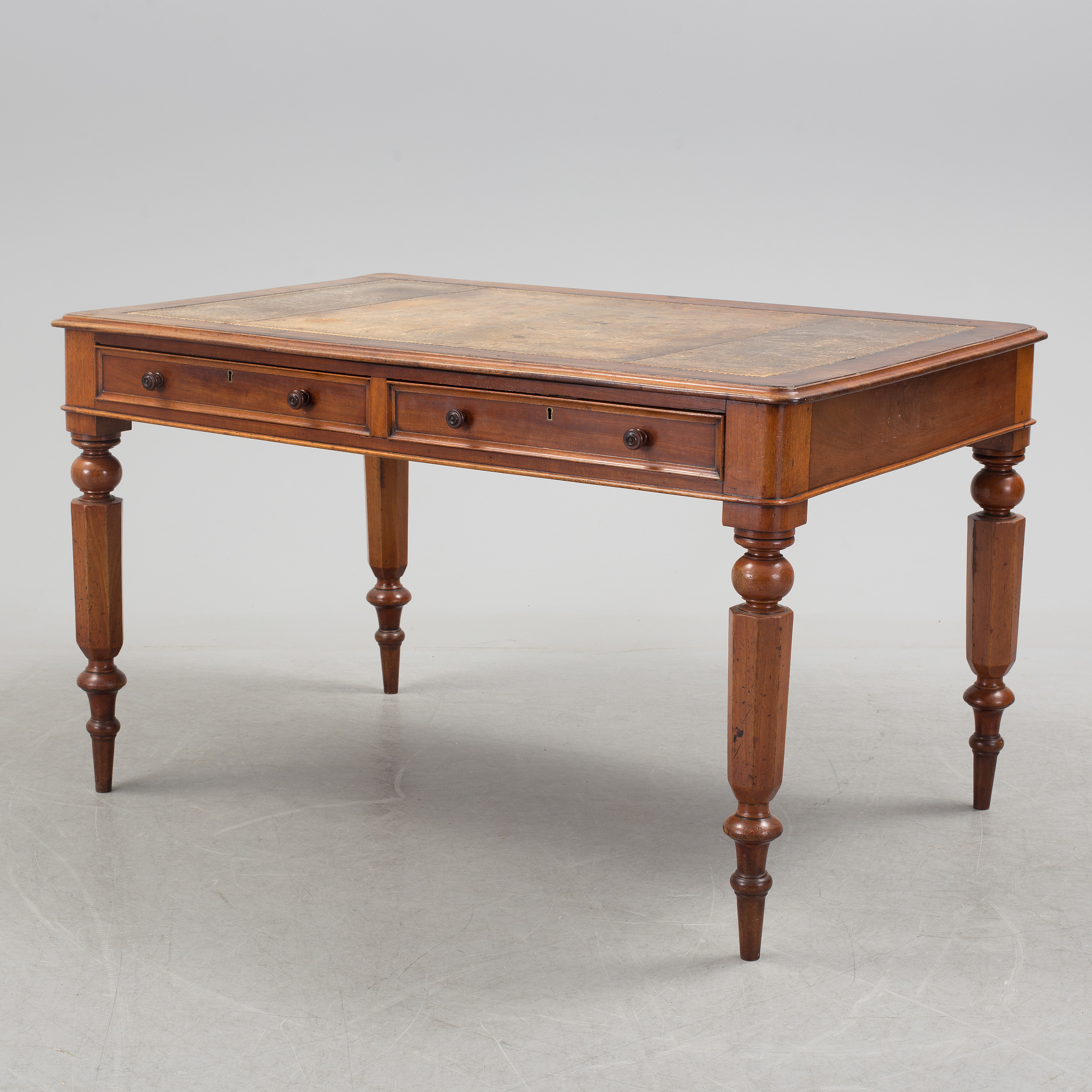 An early 1900s writing desk. - Bukowskis