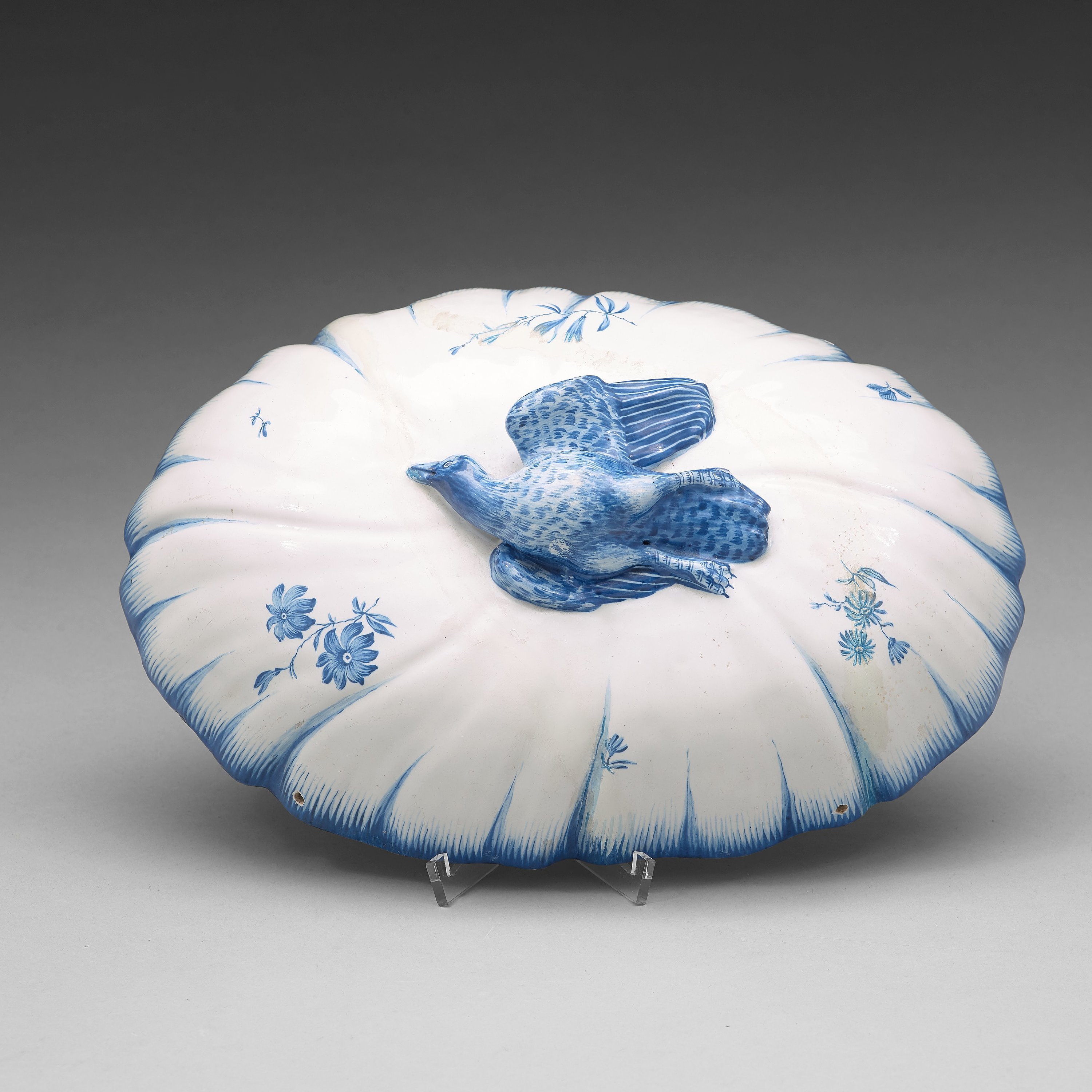 A Swedish Marieberg hood, 18th Century. - Bukowskis