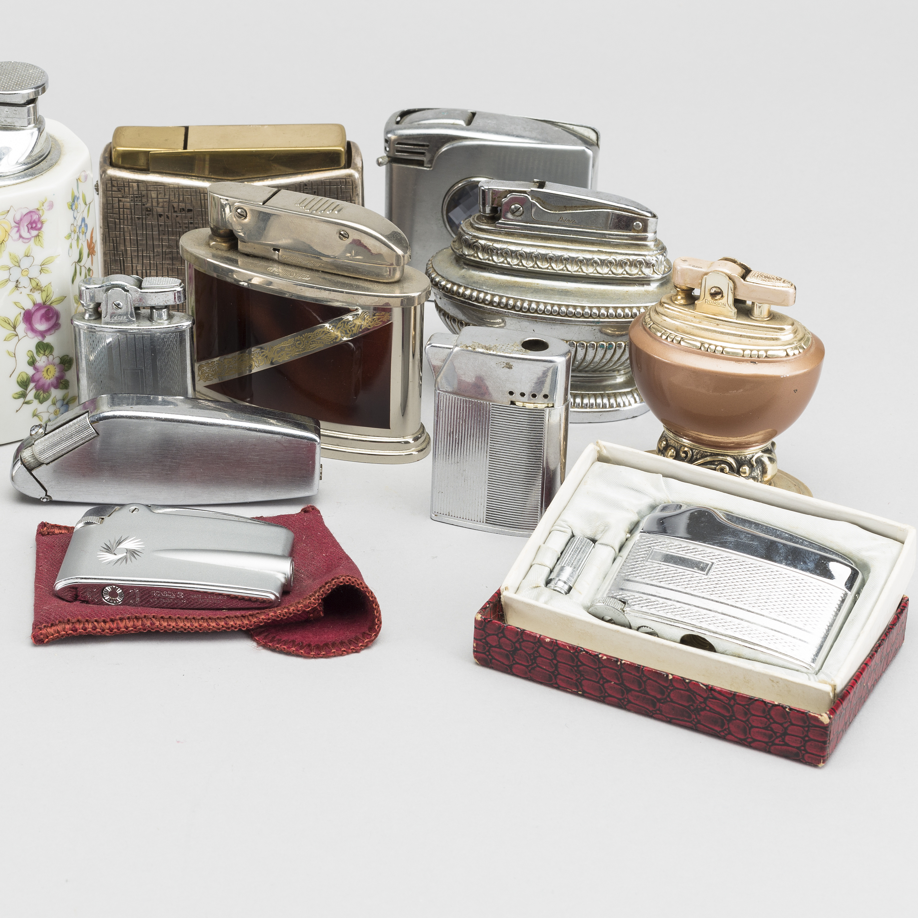 A SET OF 14 LIGHTERS BY CONSUL, RONSON ETC. - Bukowskis