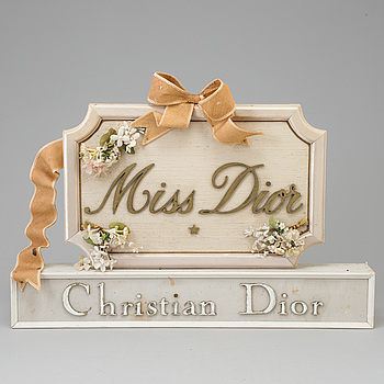 A mid 20th century sign "Miss Dior", Christian Dior. - Bukowskis