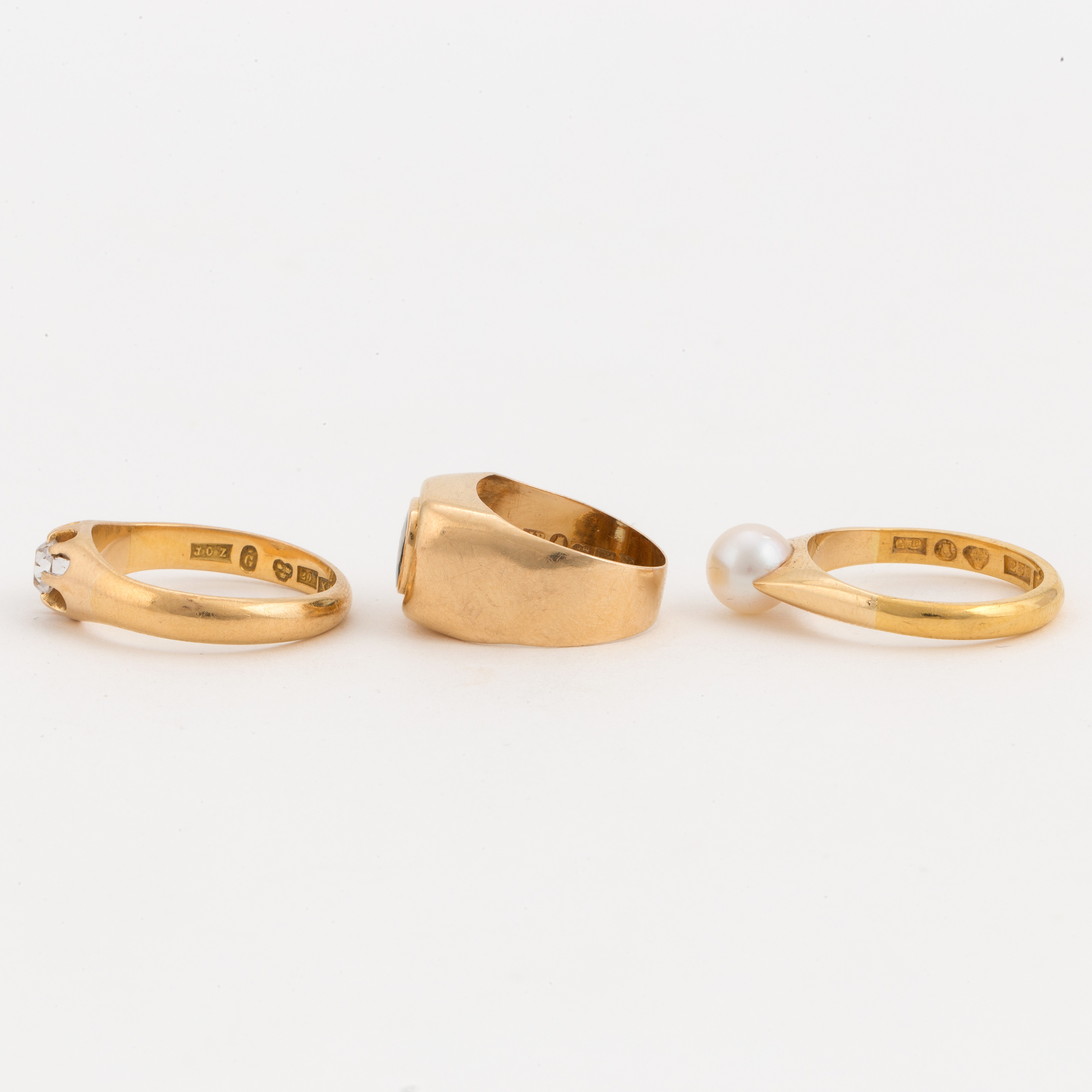 Three rings of different gold purities. - Bukowskis