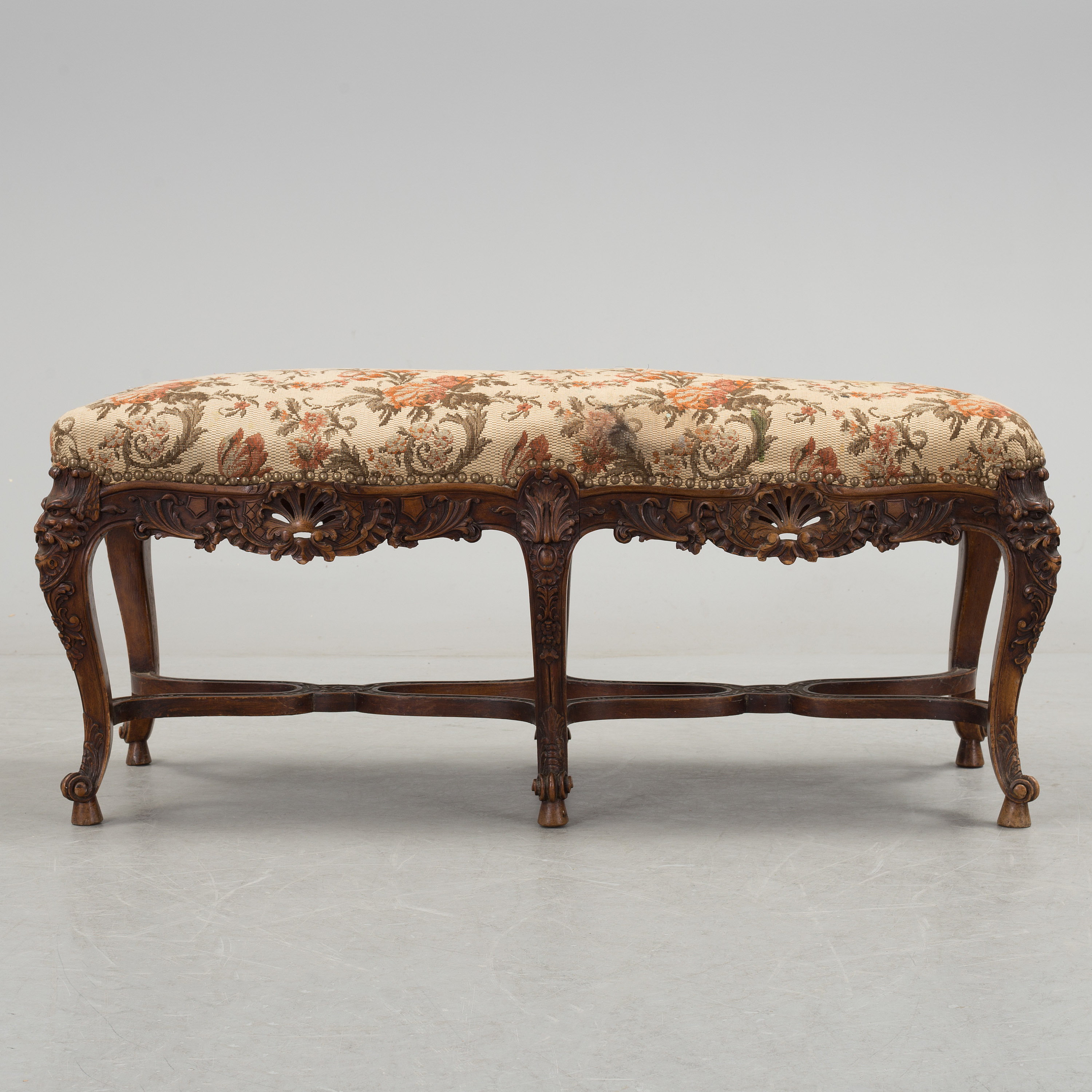 A ROCOCO STYLE STOOL, firsta half of the 19th century. - Bukowskis