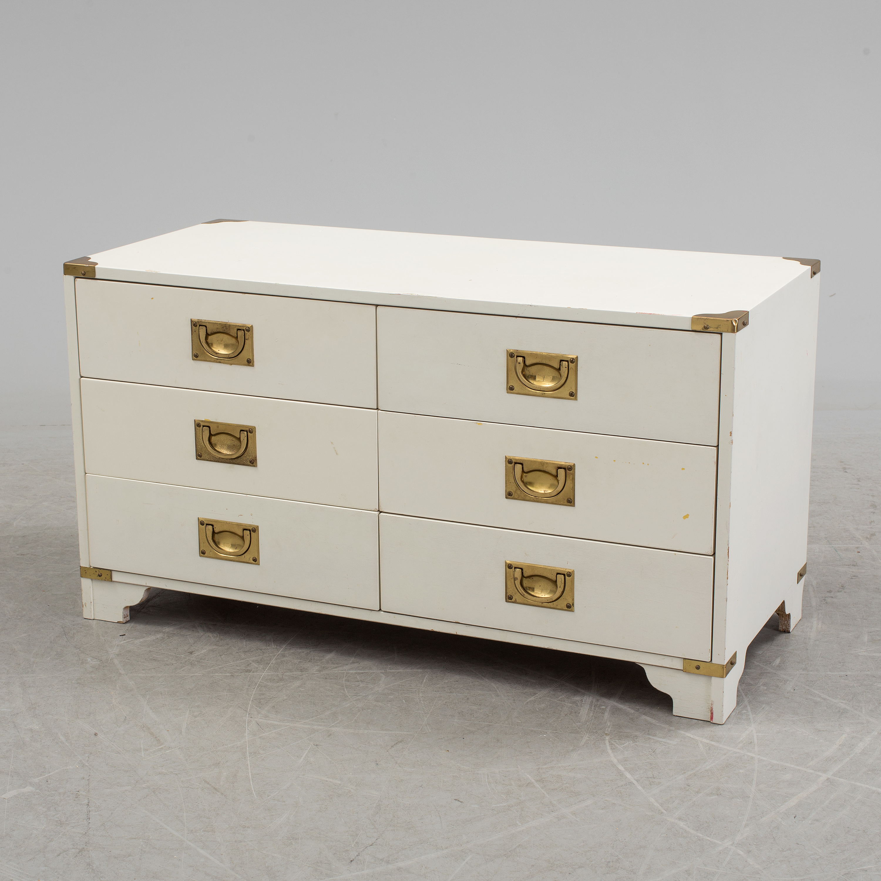 A 1970's chest of drawers. - Bukowskis