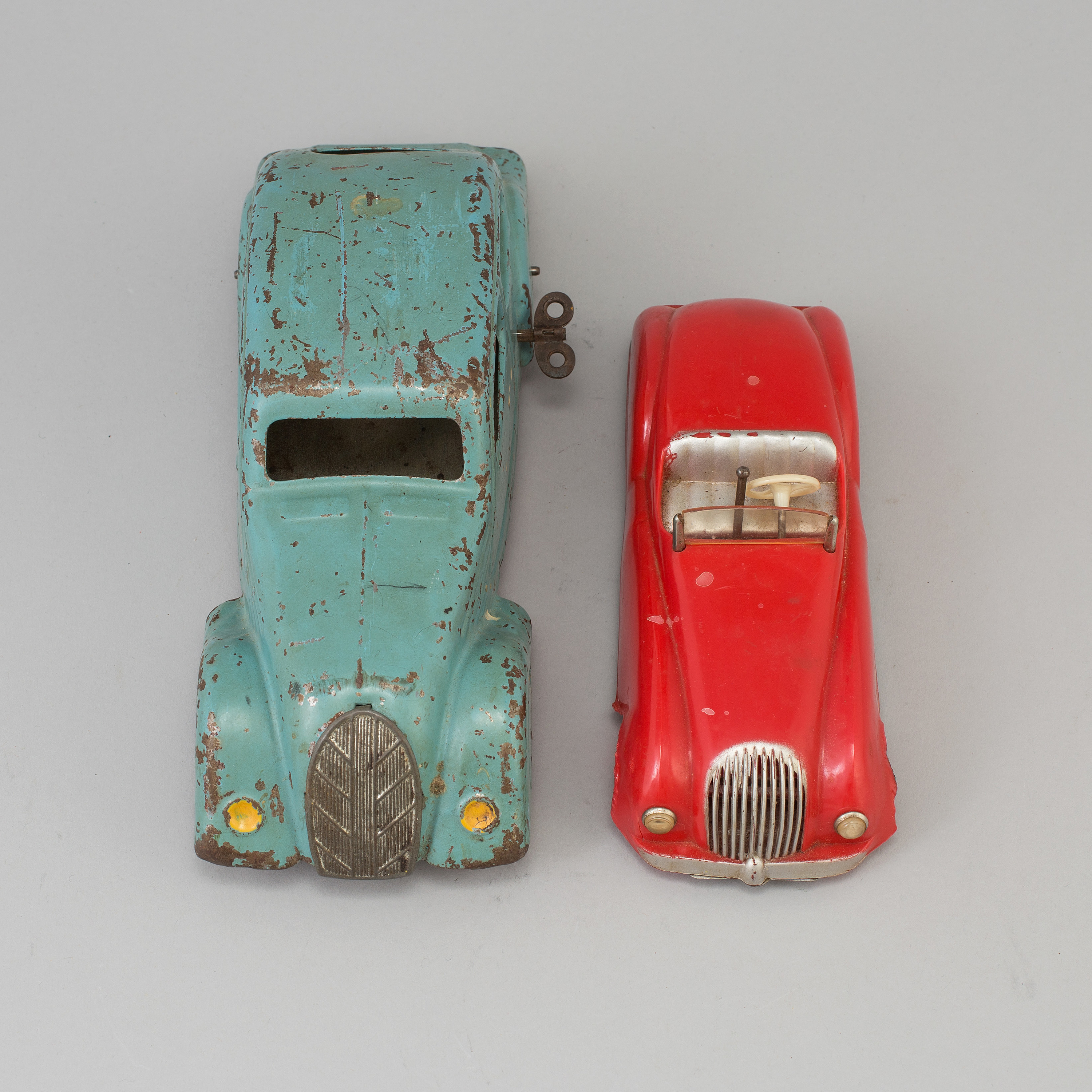 A set of two clockwork TOY CARS, one French JEP sedan 7475-JEP and one ...