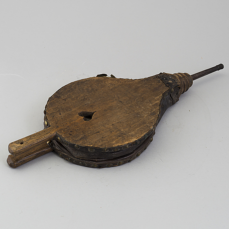 PUST/ BLÅSBÄLG, barock, 16-/ 1700-tal. - Bukowskis
