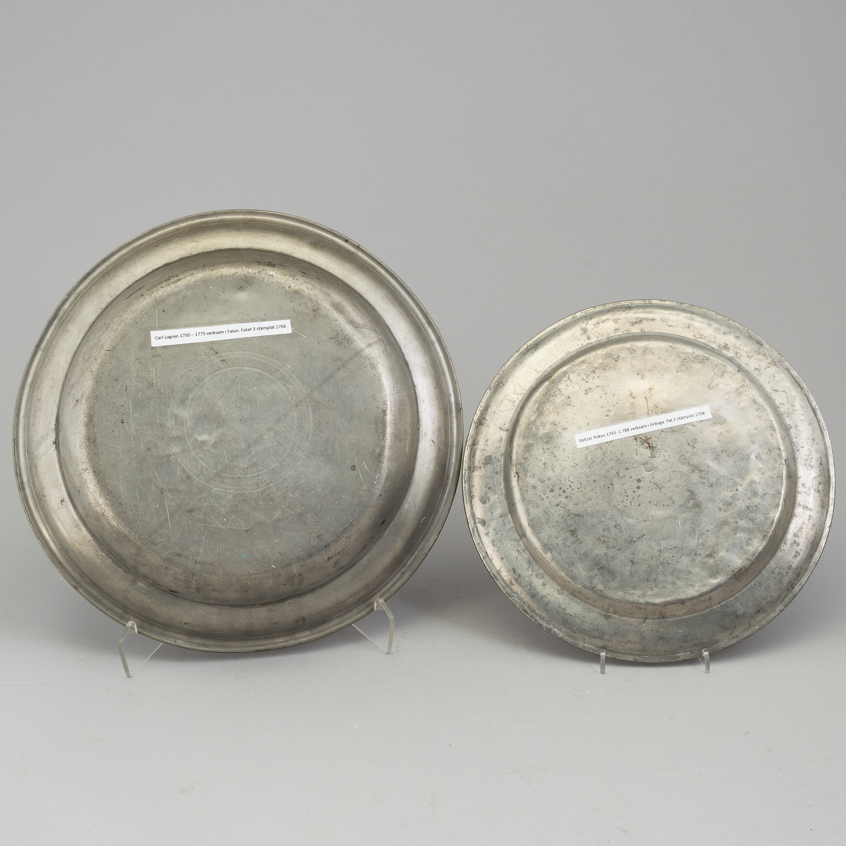 A mixed lot of five 18th century pewter dishes. - Bukowskis
