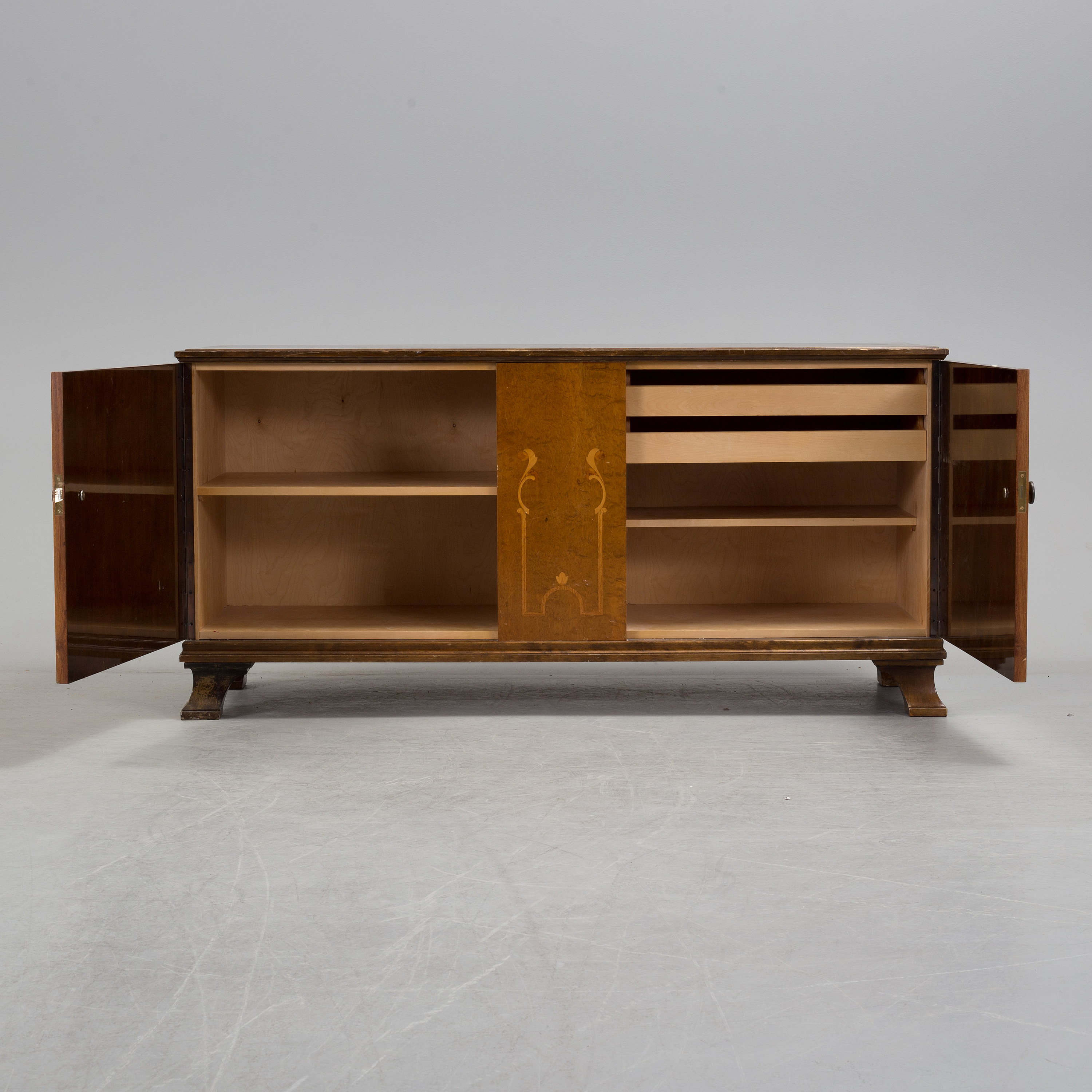 A 1930s/1940s sideboard. - Bukowskis