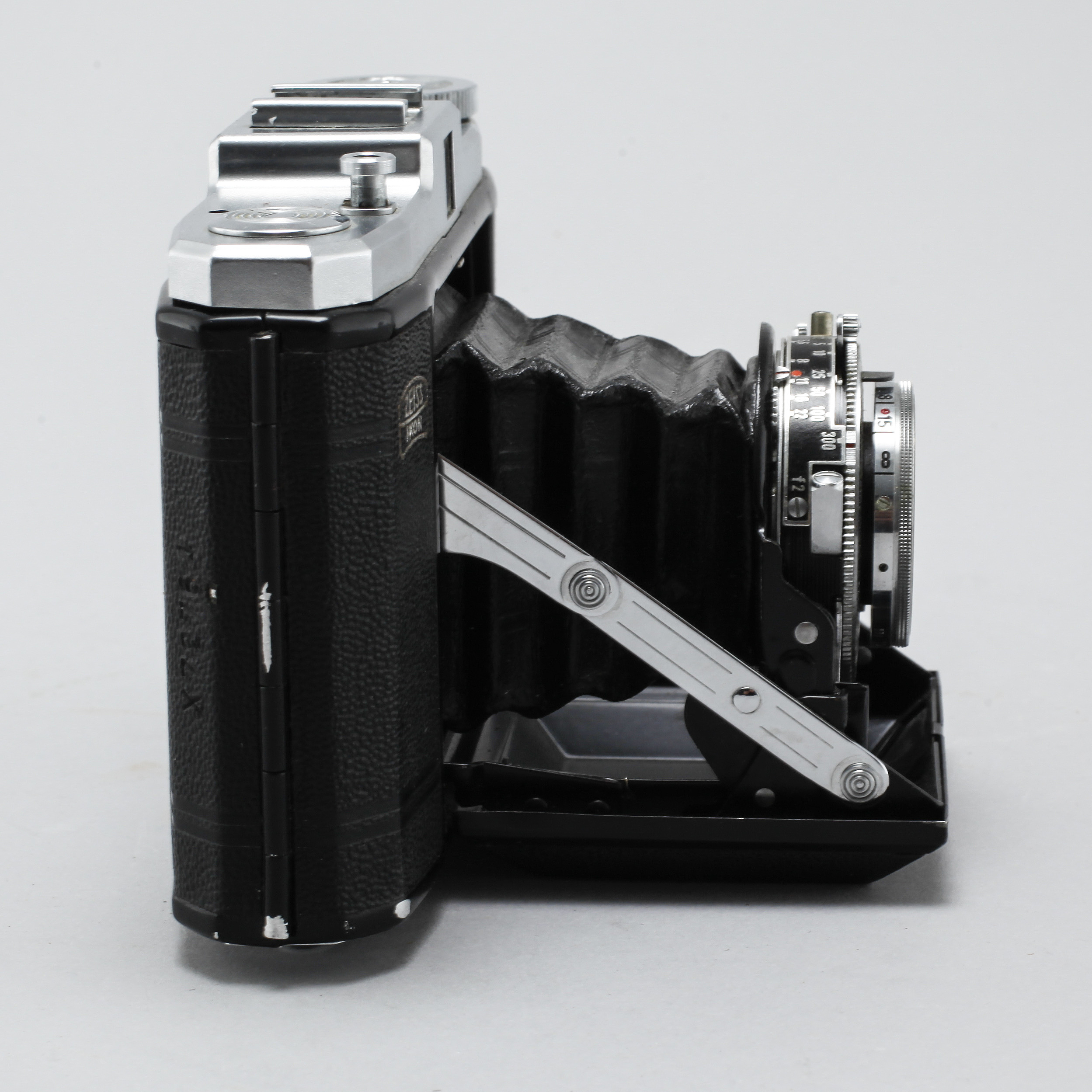 Four cameras, first half of the 20th century. - Bukowskis