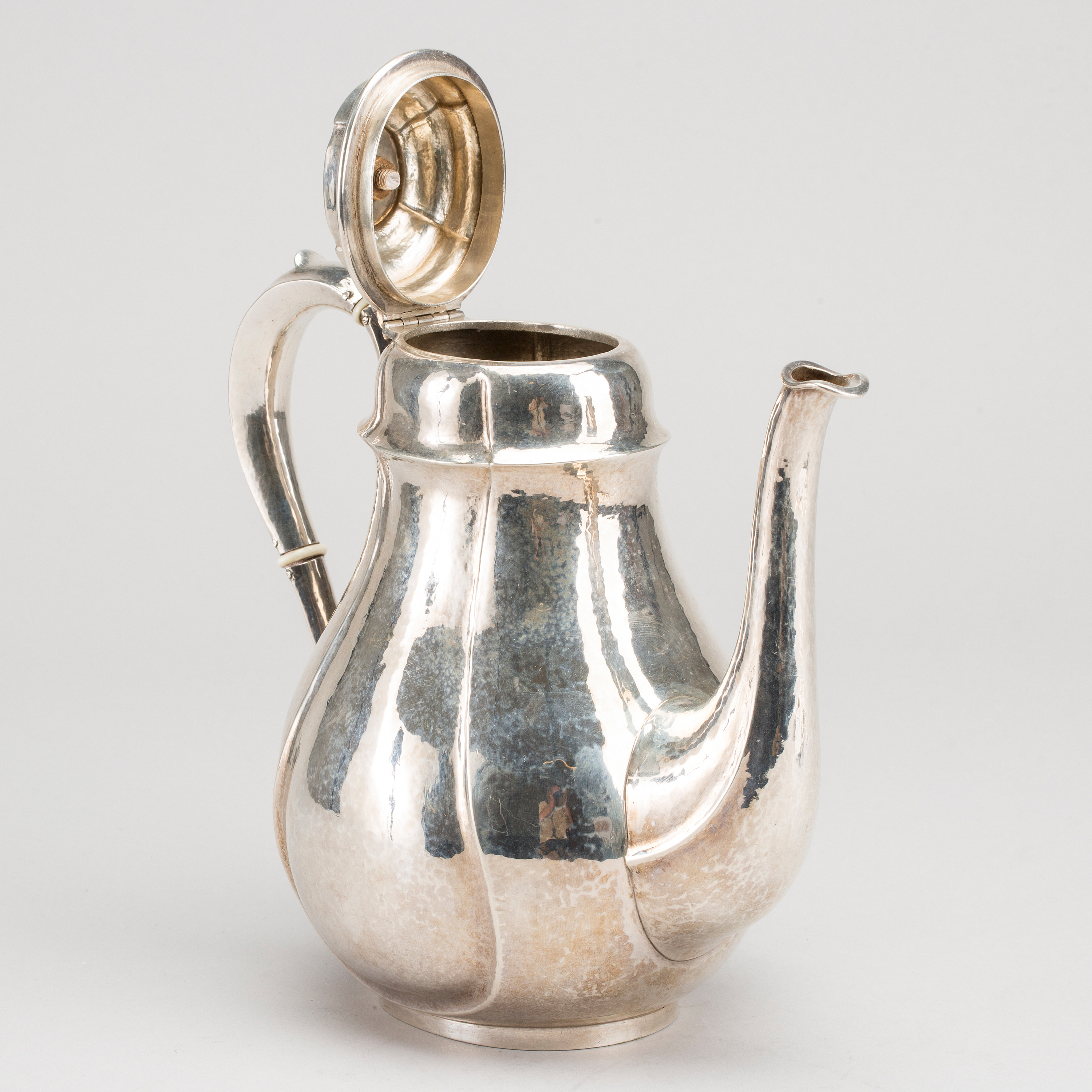 KAFFEKANNA, silver. Frits S Heimburger, Köpenhamn 1927. Ca 770g ...