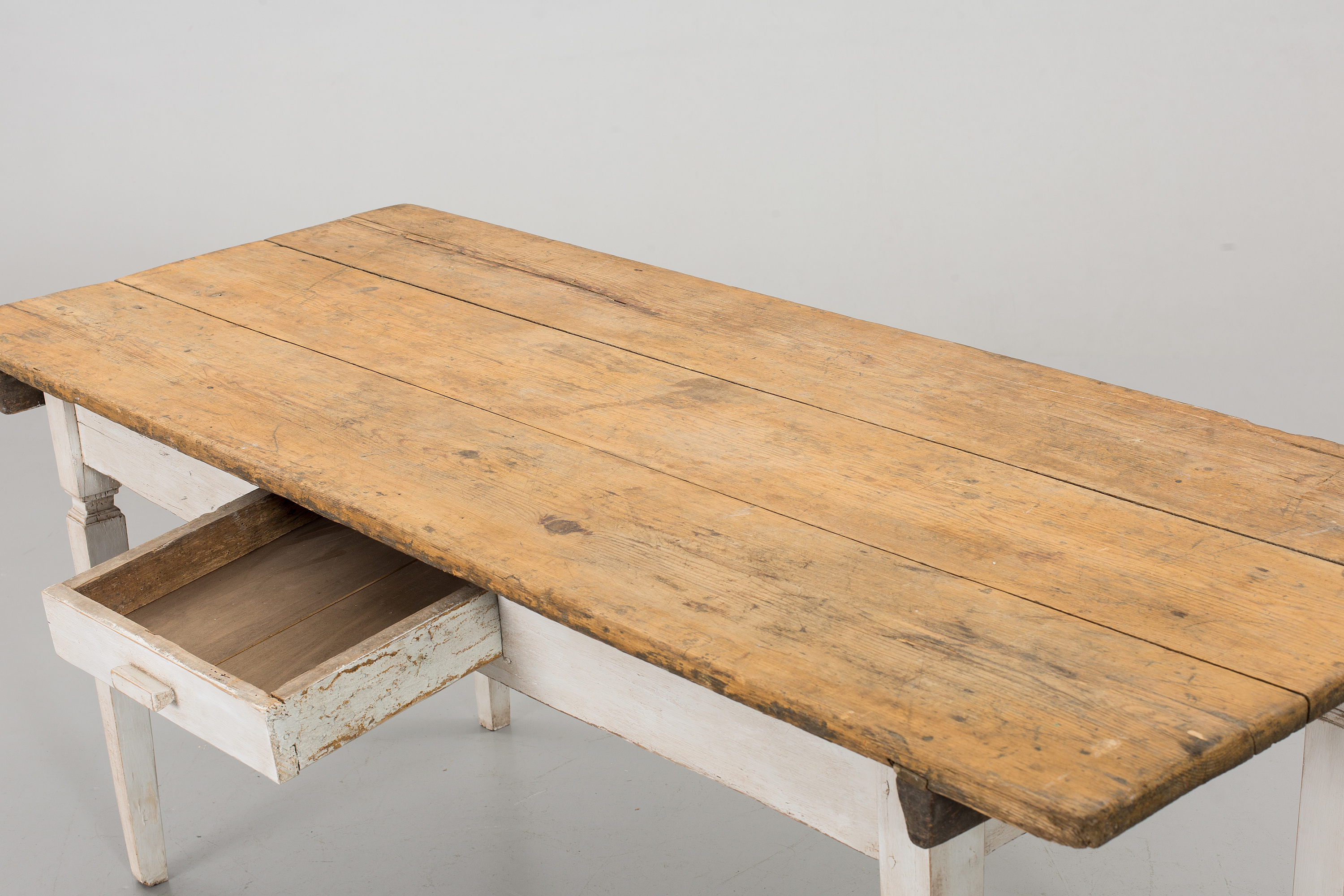 EARLY 29TH CENTURY KITCHEN TABLE. - Bukowskis