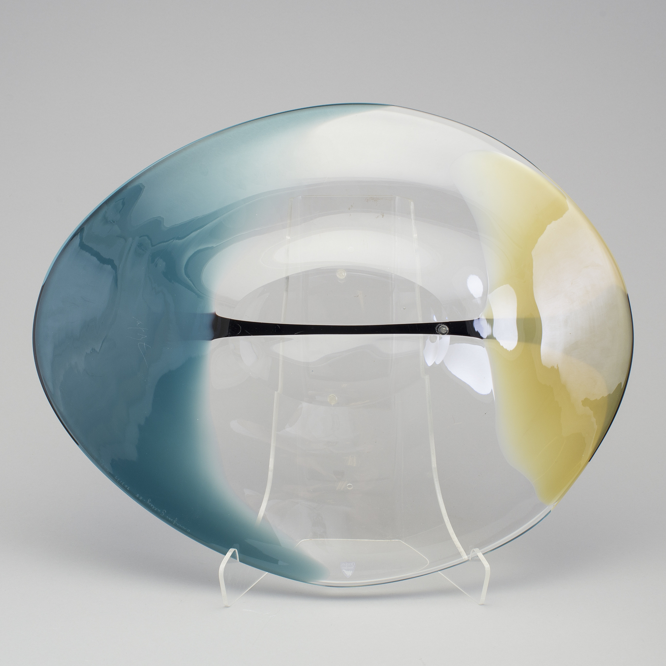 MATS BORGSTRÖM, a glass disch from Orrefors Gallery, signed. - Bukowskis
