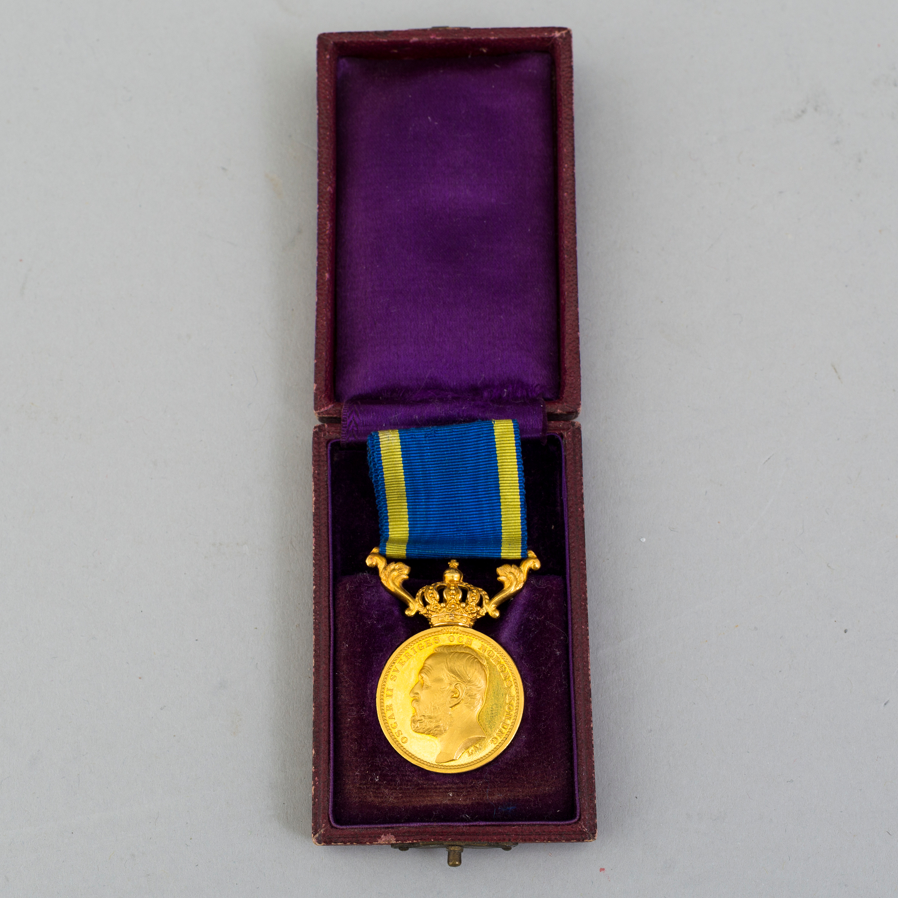 GULDMEDALJ, med Oscar II:s profilbild, Omkring 1900. Ca 21 karat. Vikt ...