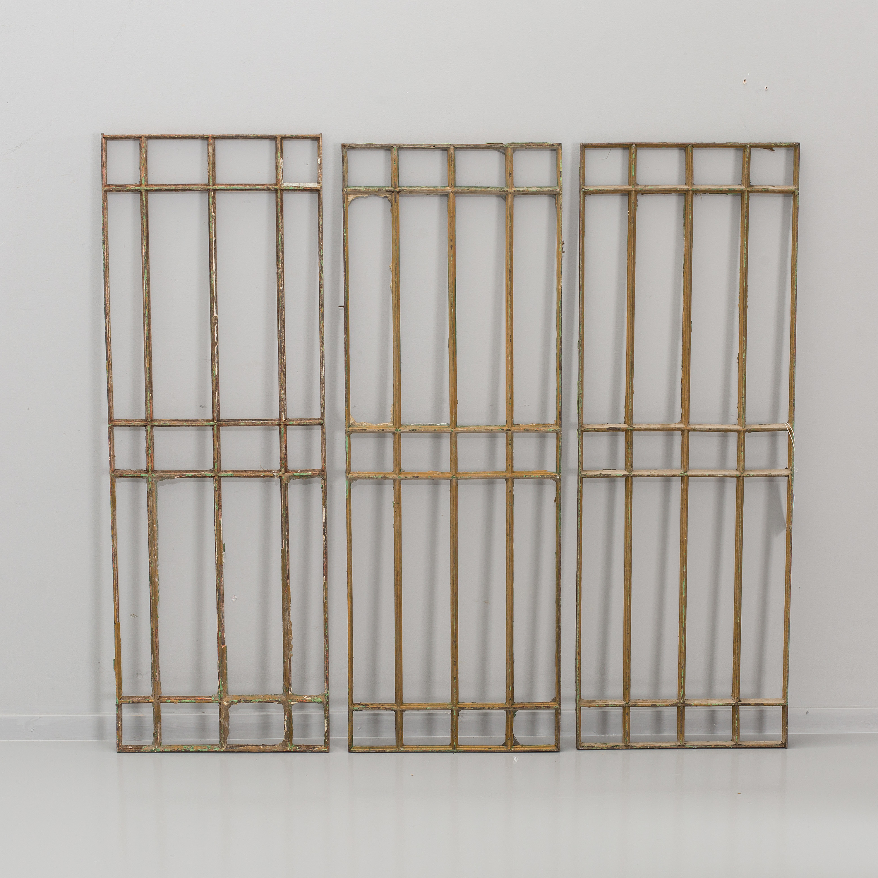 A set of threee cast iron window frames, around 1900. - Bukowskis