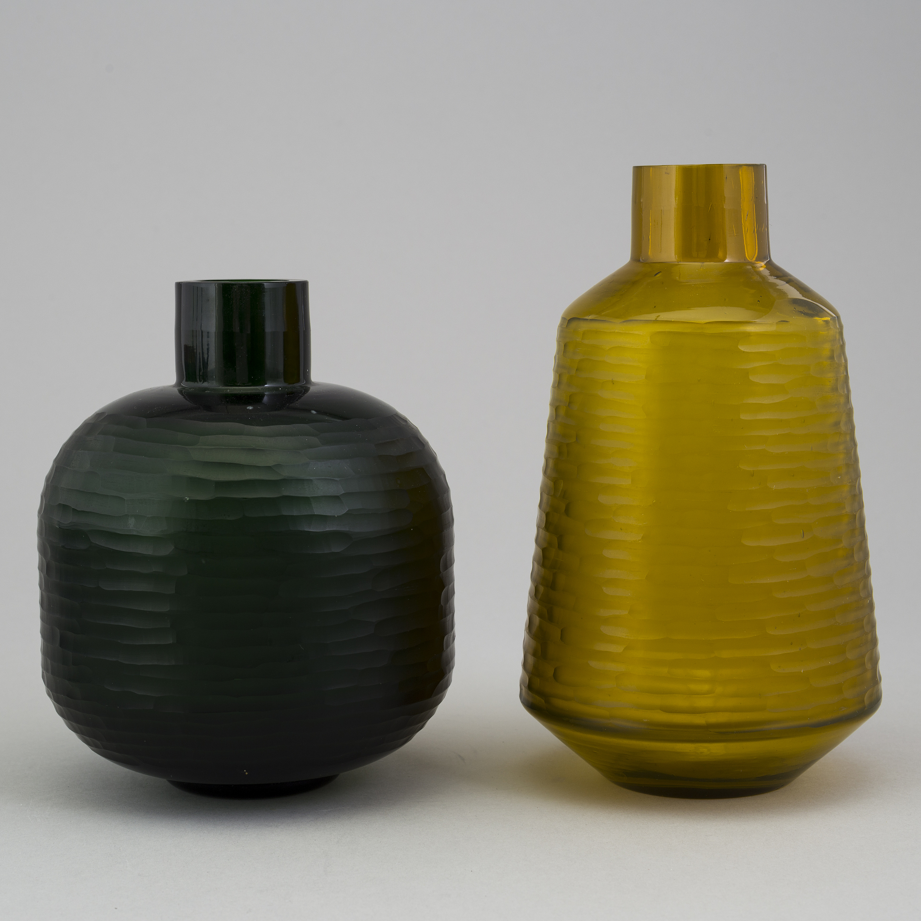 VASER, två stycken, Italien, 1960-tal. - Bukowskis