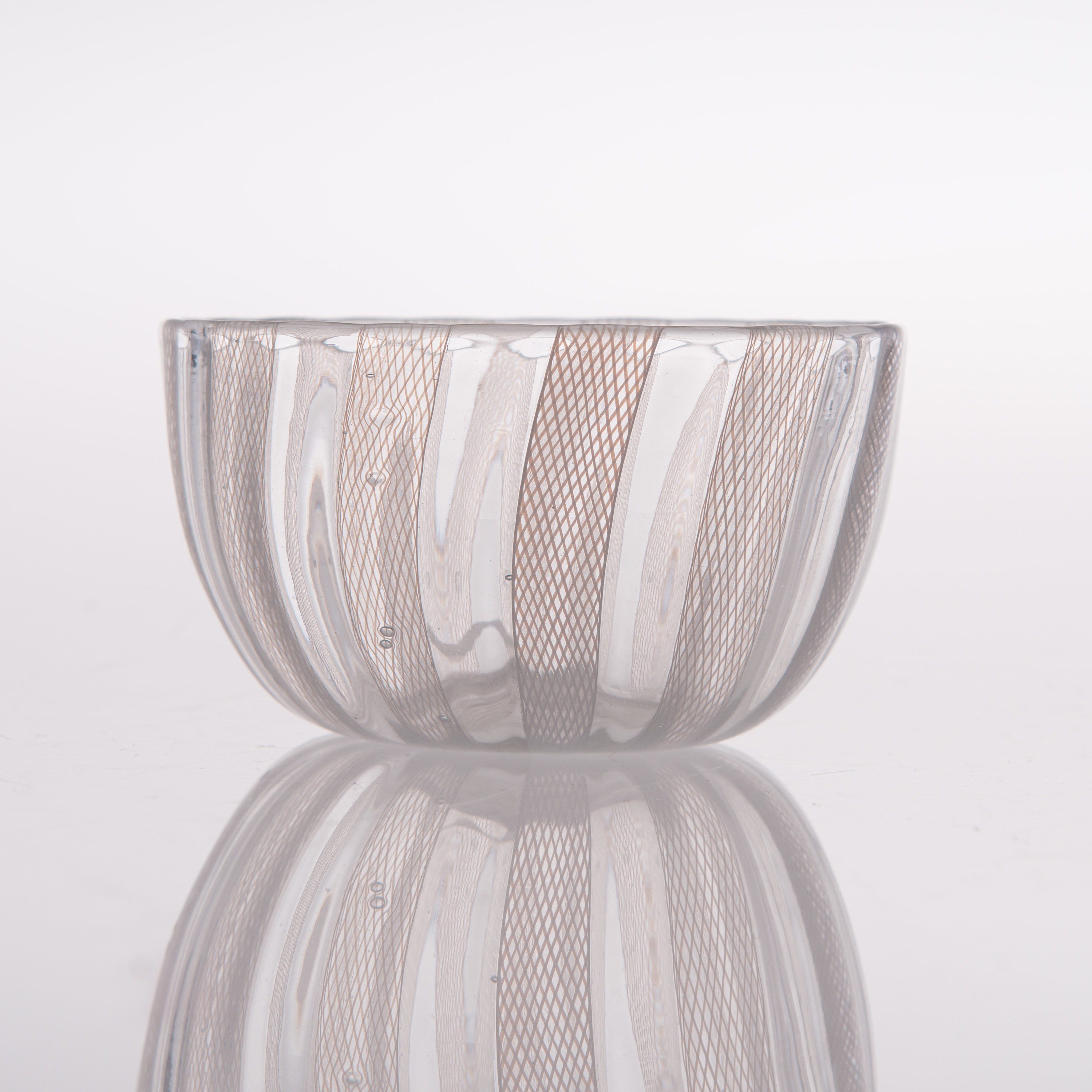 A bowl in filigree glass, presumably from Murano. - Bukowskis