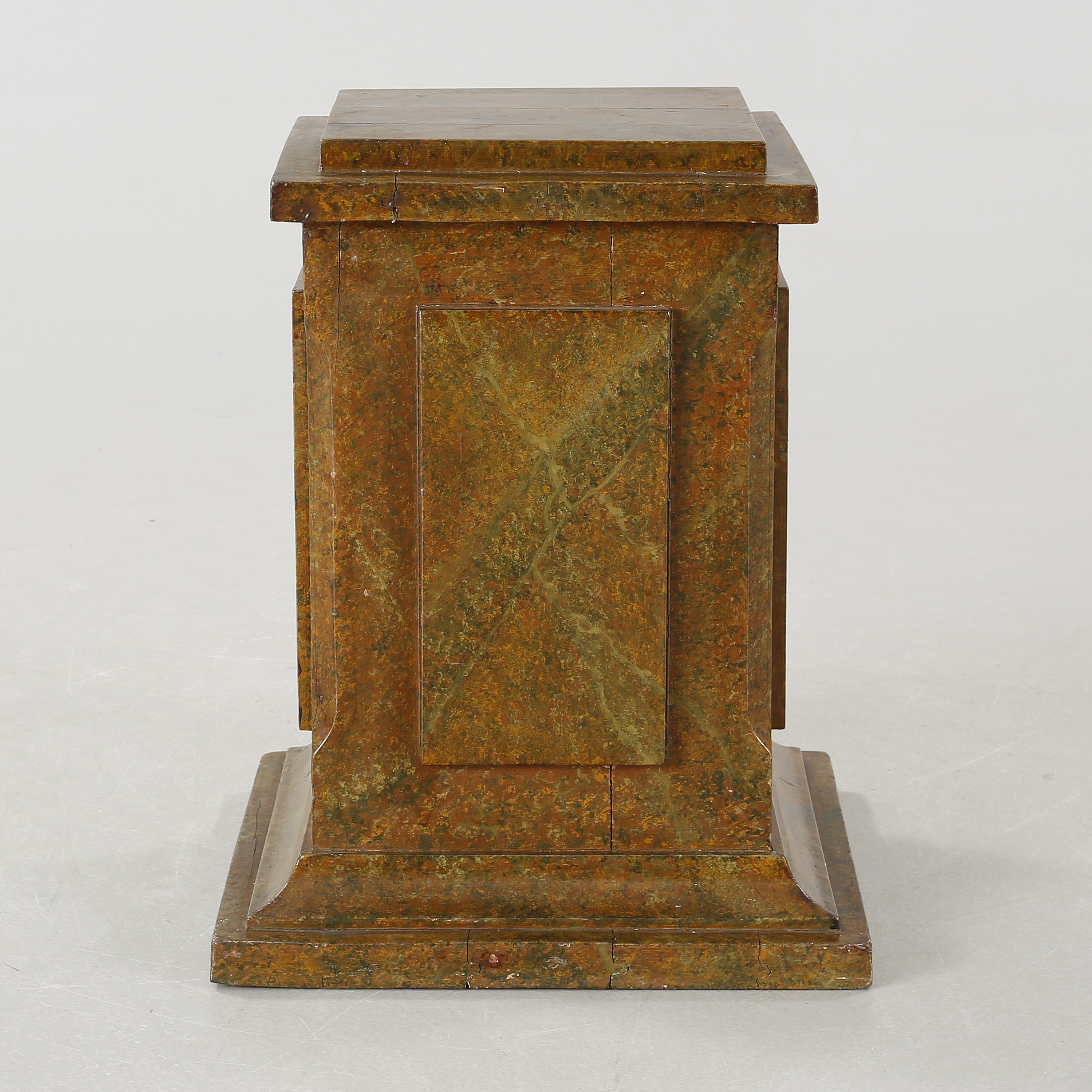 PIEDESTAL / POSTAMENT, 1900-tal. - Bukowskis