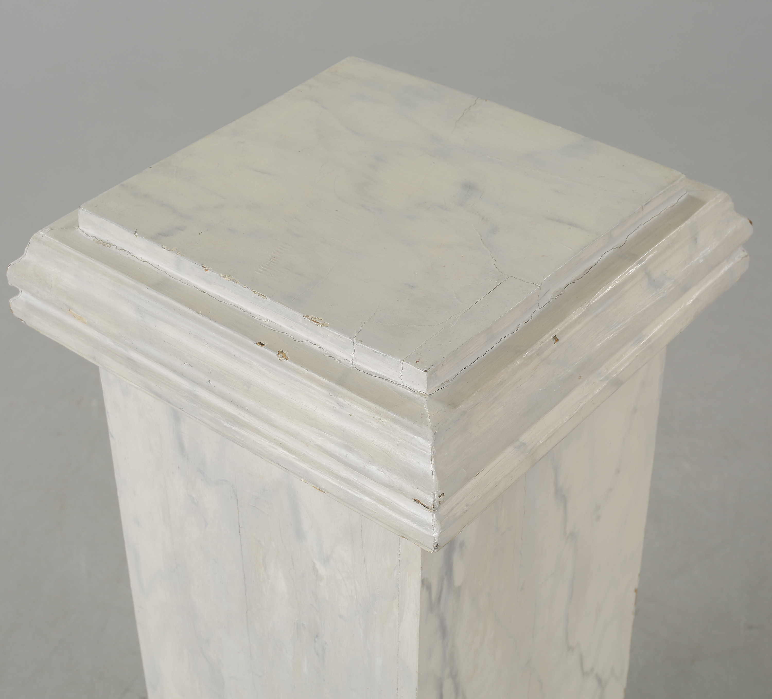 PIEDESTAL / POSTAMENT, 1900-tal. - Bukowskis