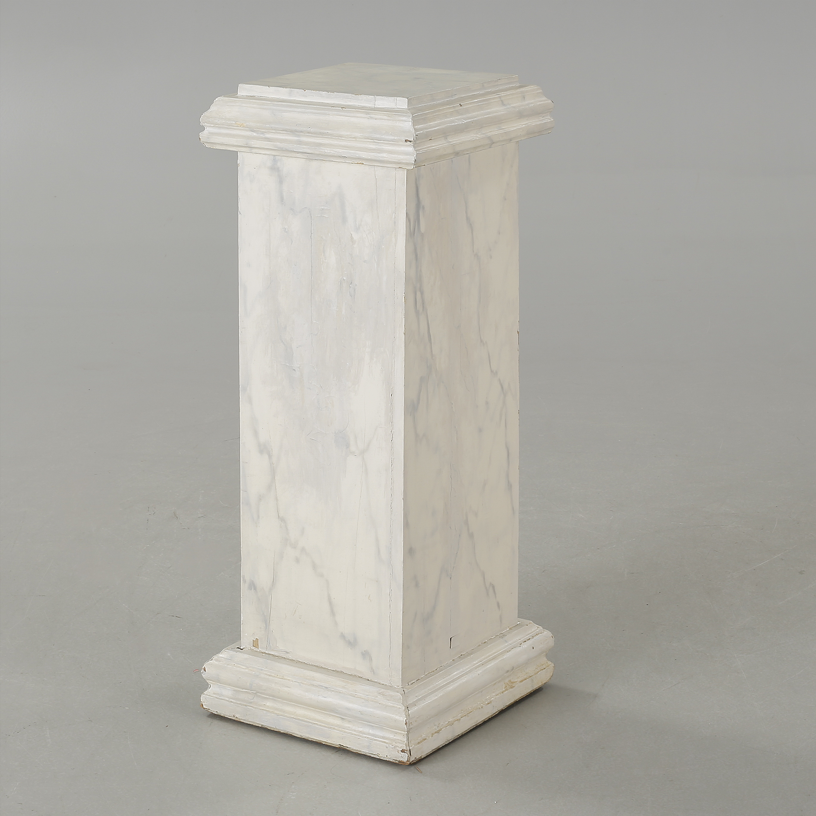 PIEDESTAL / POSTAMENT, 1900-tal. - Bukowskis