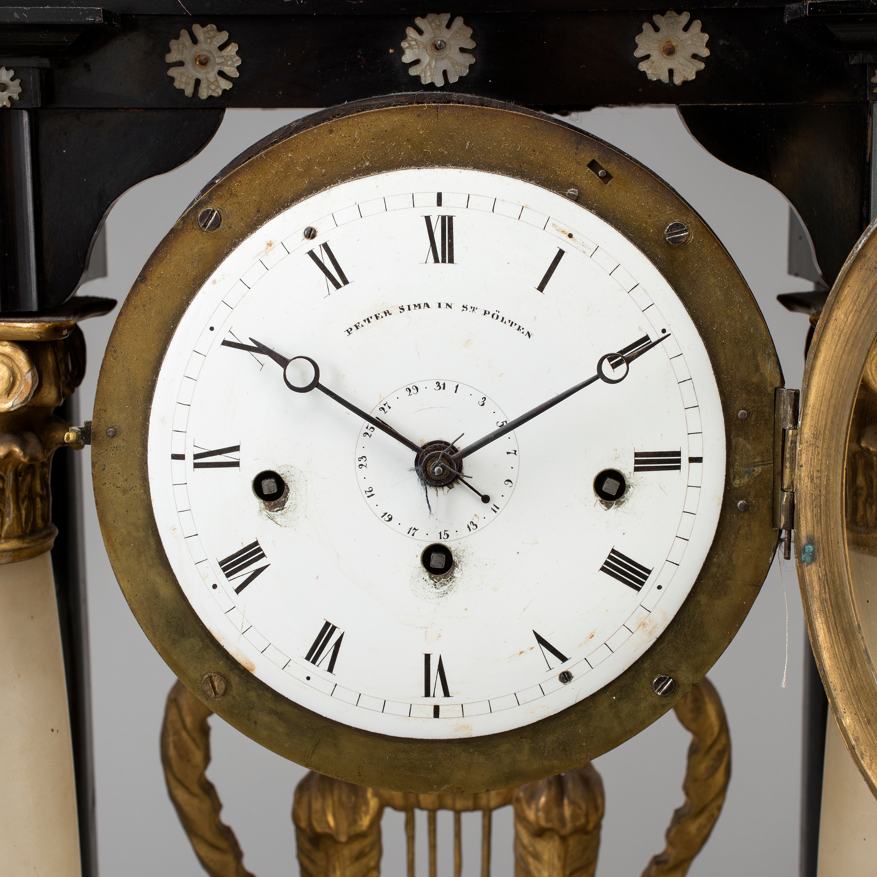 An Austrian 19th century marble and gilt wood mantle clock. - Bukowskis