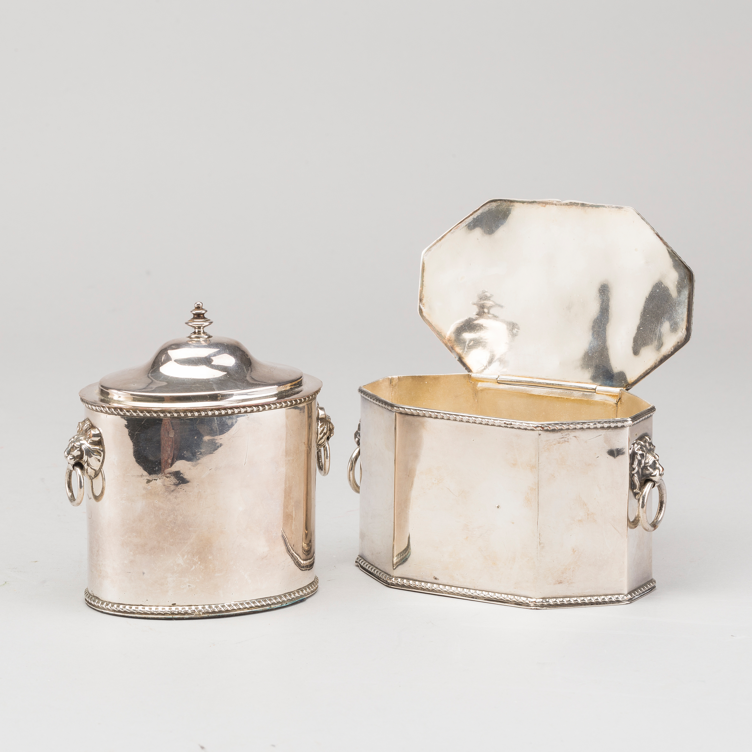 TWO PLATED SUGAR BOXES. - Bukowskis