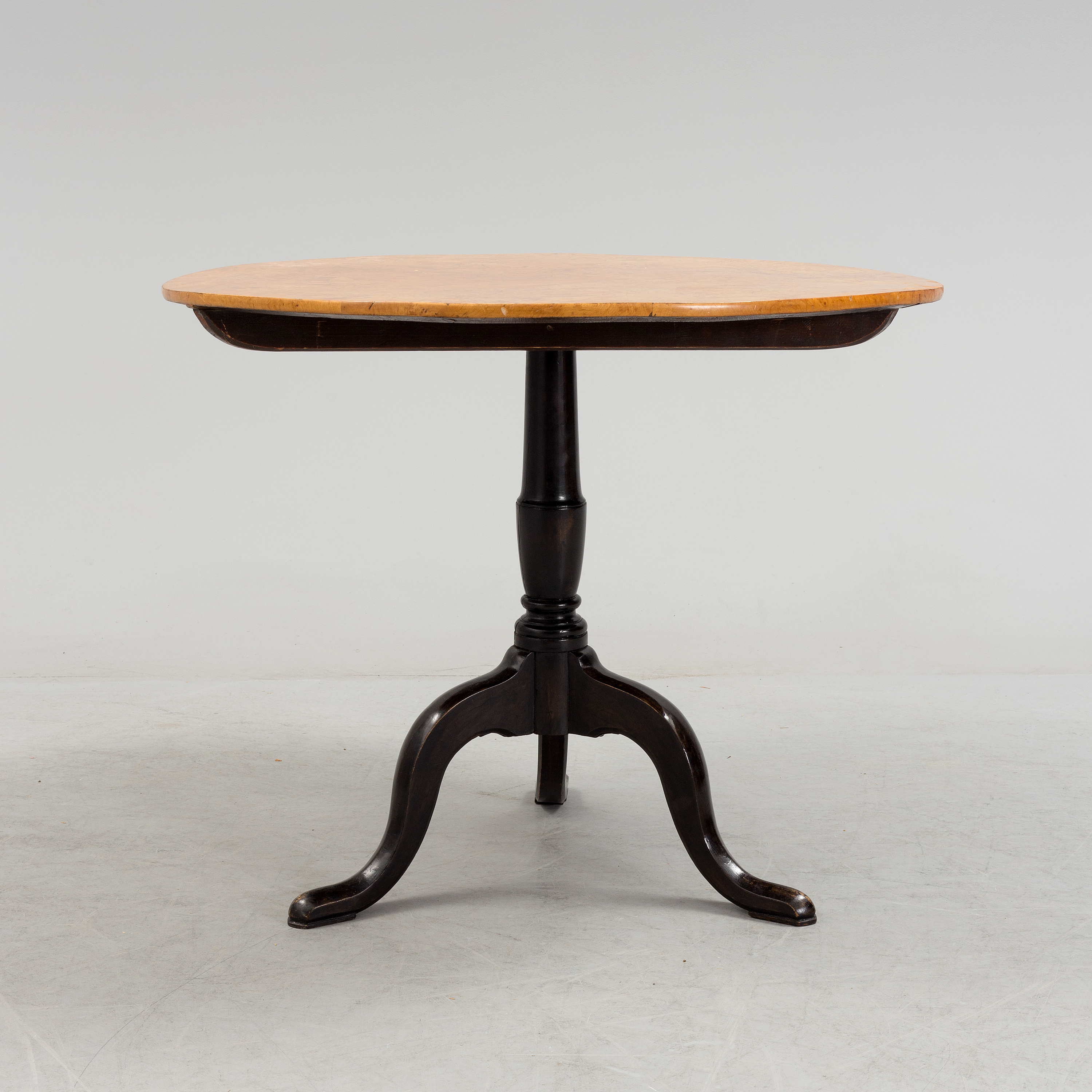 A folding table from around year 1800. - Bukowskis