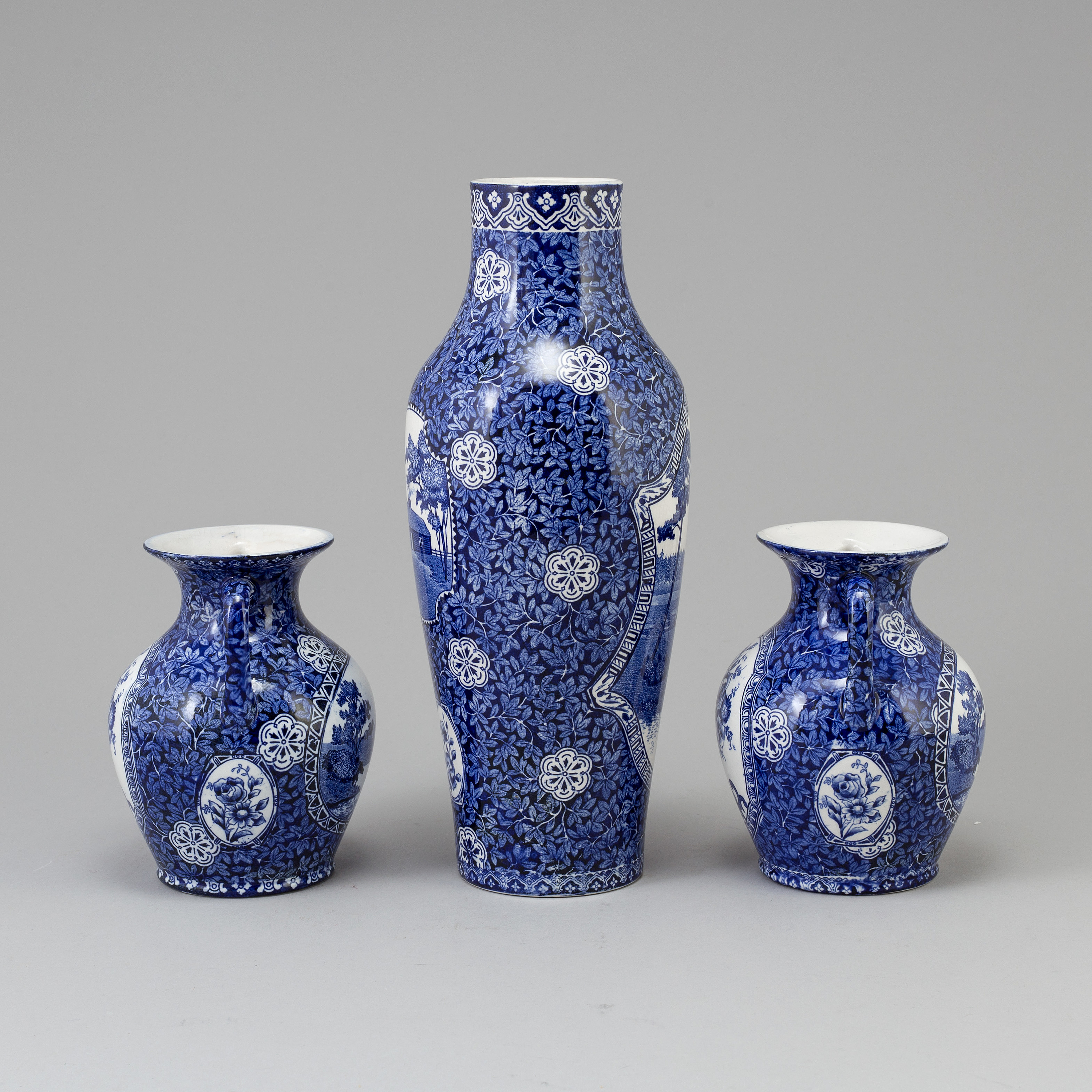 VASER, 2+1, porslin, Rörstrand, sent 1800-tal. - Bukowskis