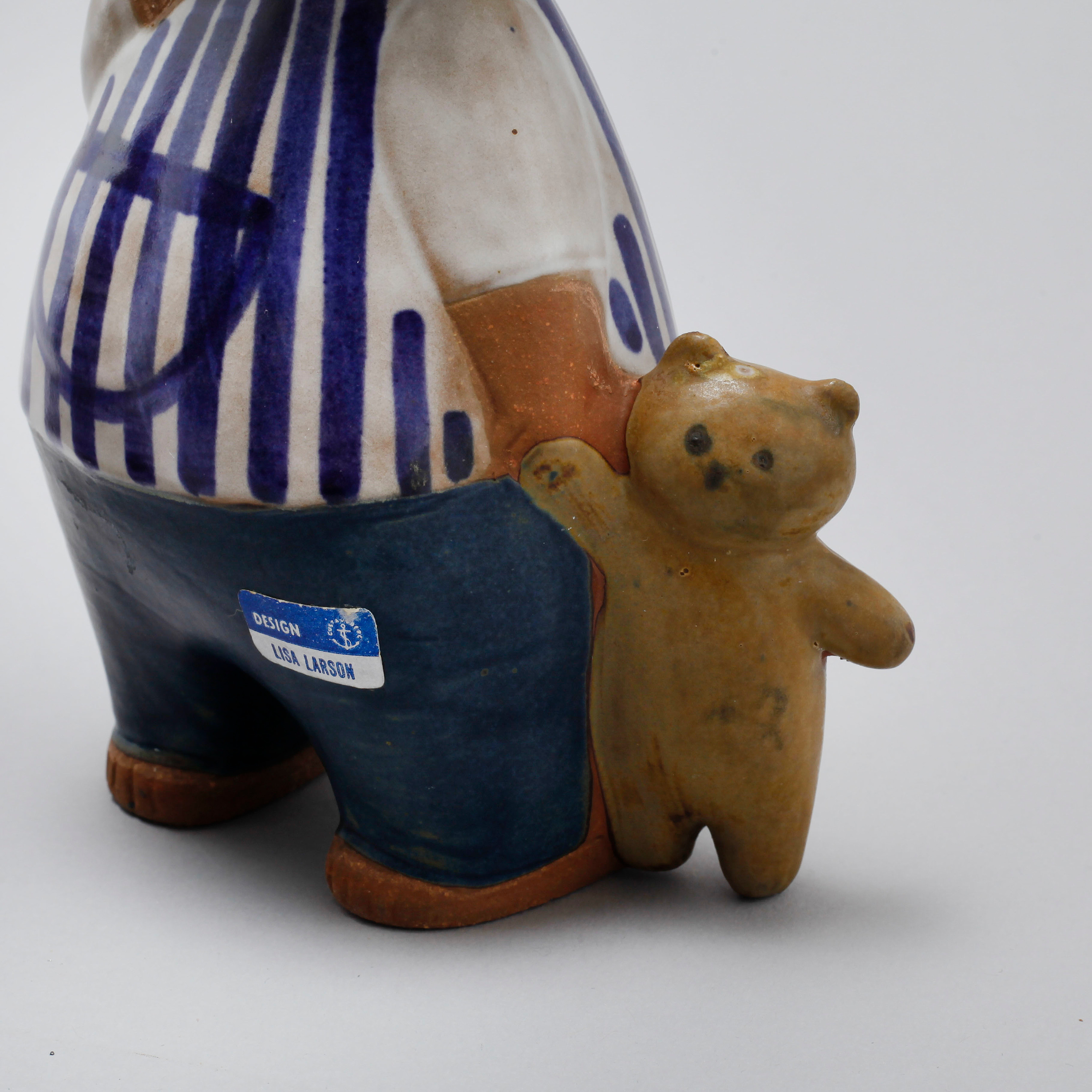 LISA LARSON, figuriner, 2 st, ur serien "Larsons ungar", Gustavsberg, 1962-1980. - Bukowskis