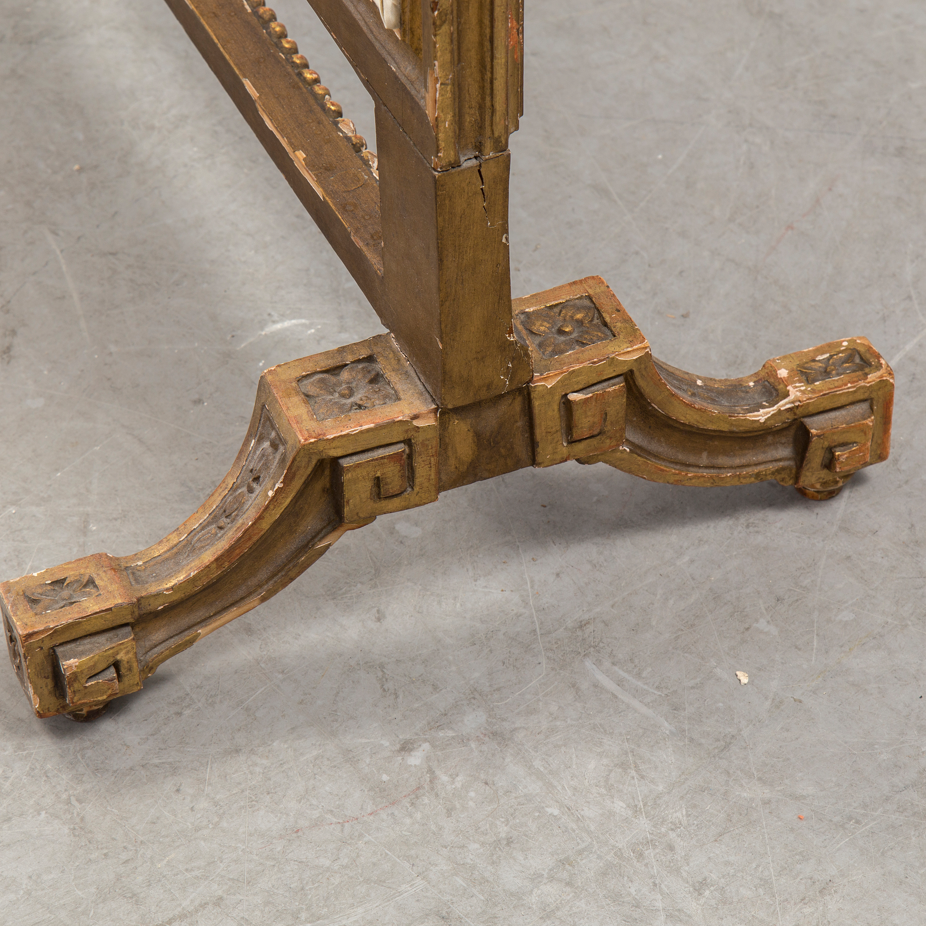 BRASSKÄRM, Louis Seize-stil, 1800-talets senare del. - Bukowskis