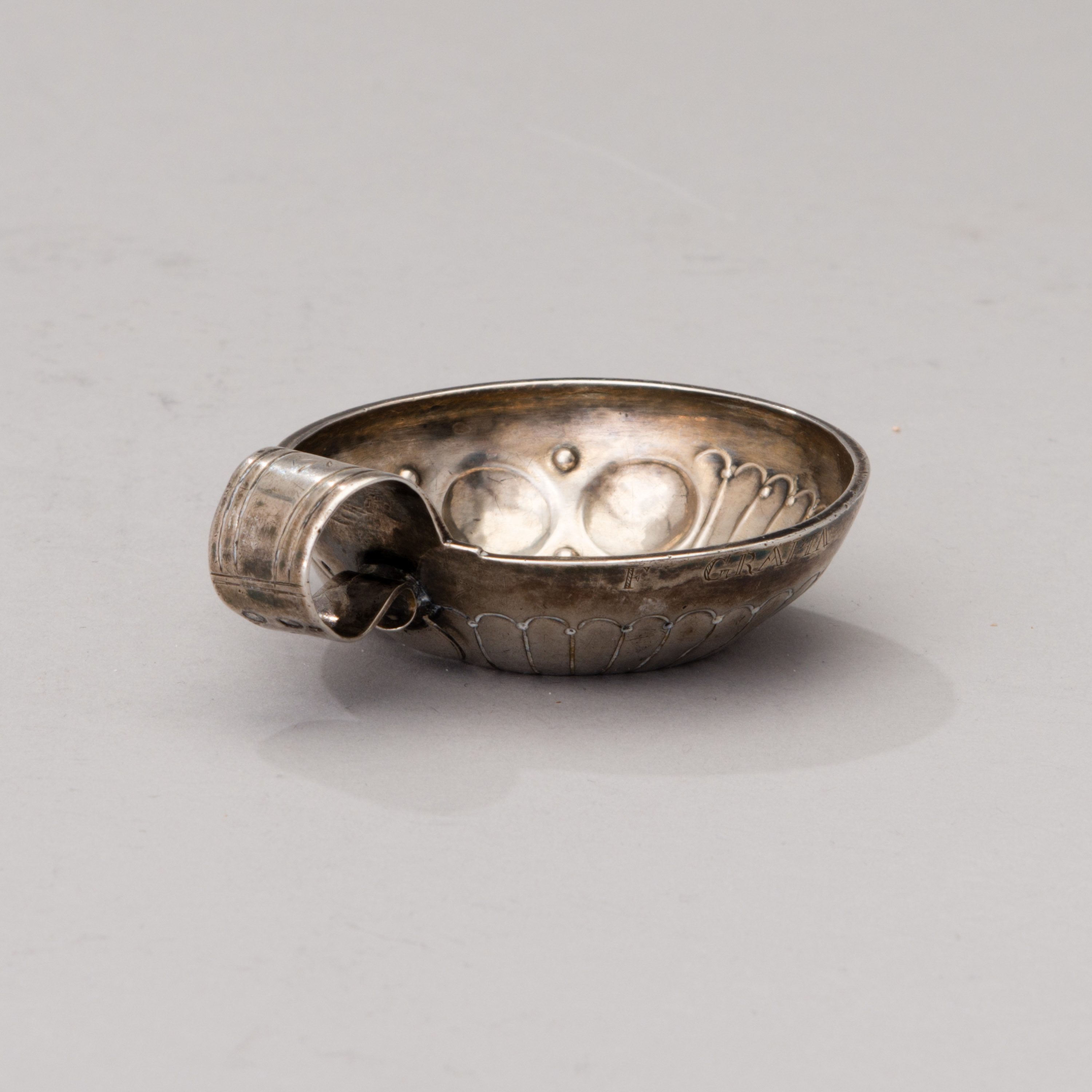 A French silver tastevin marked J.G, 1819-1838. - Bukowskis