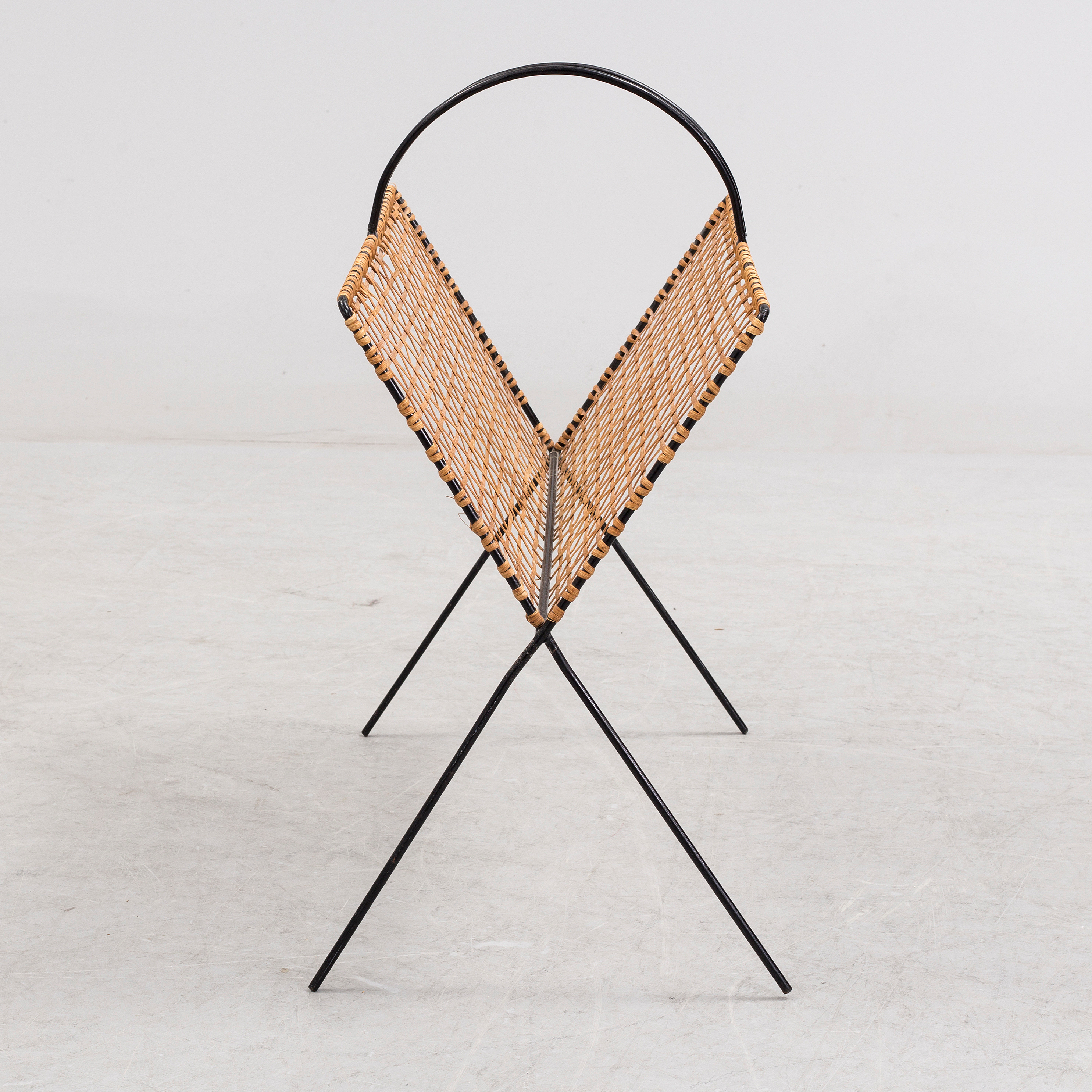 A 1950´s newspaper stand. - Bukowskis