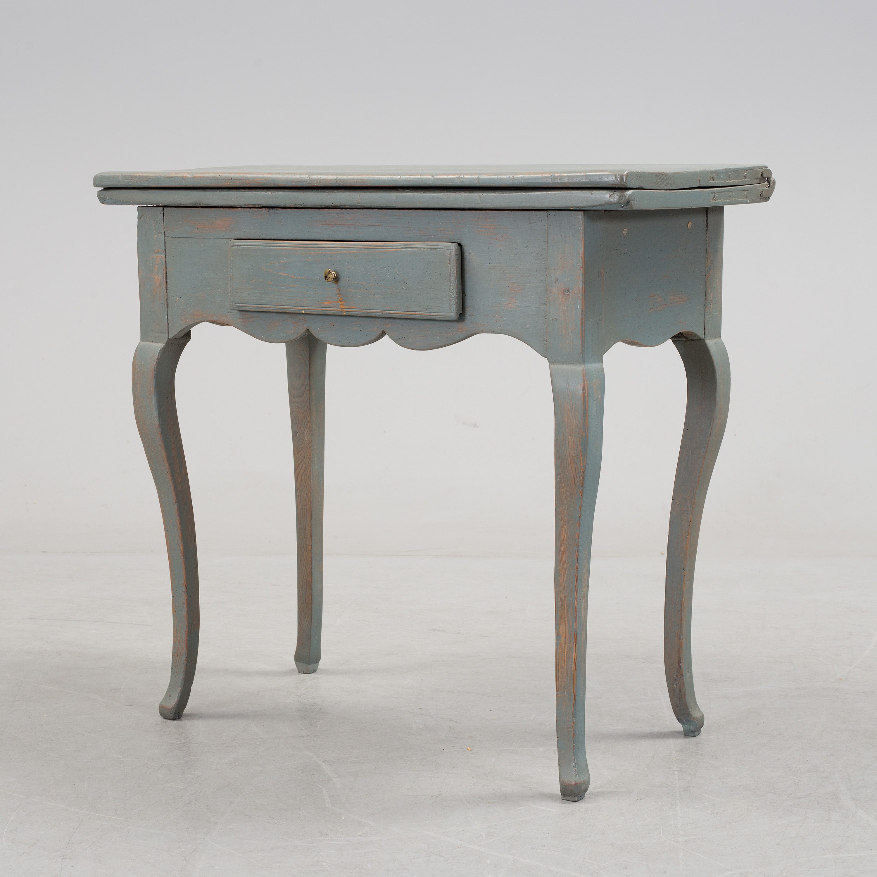 a rococo game table from the 18th century. - Bukowskis