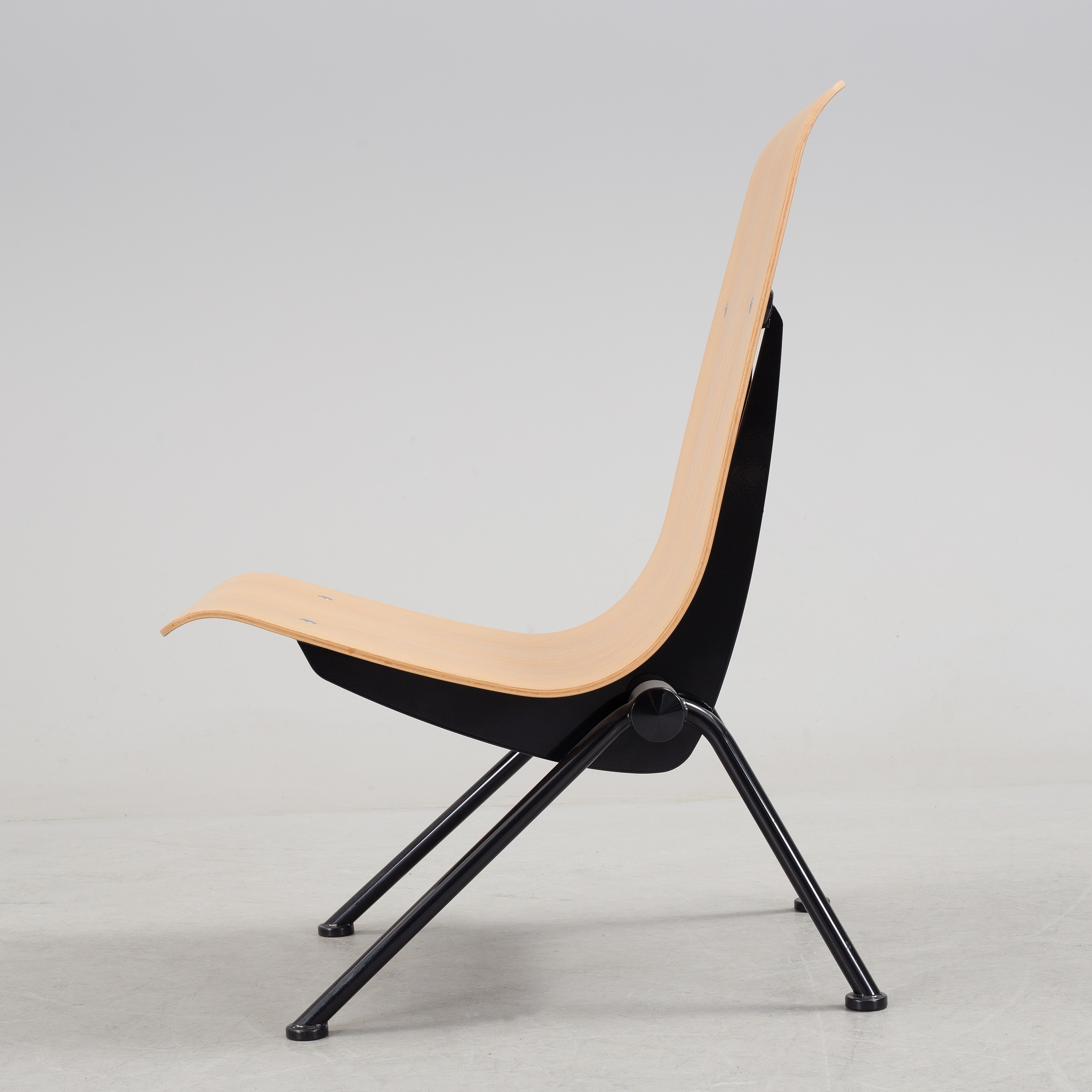 A "Antony" chair by Jean Prouvé for Vitra. - Bukowskis