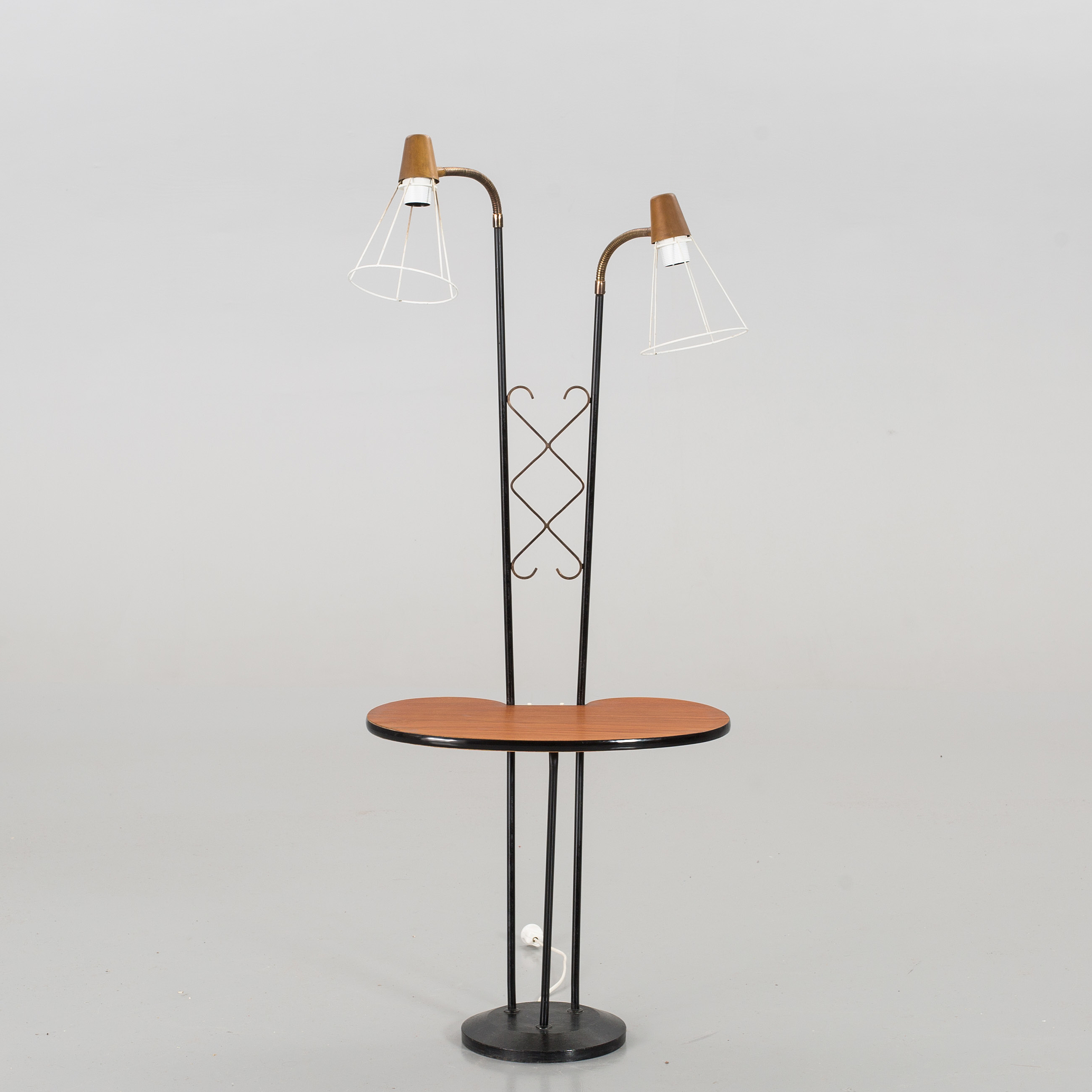 GOLVLAMPA/BORD, 1900-talets mitt. - Bukowskis