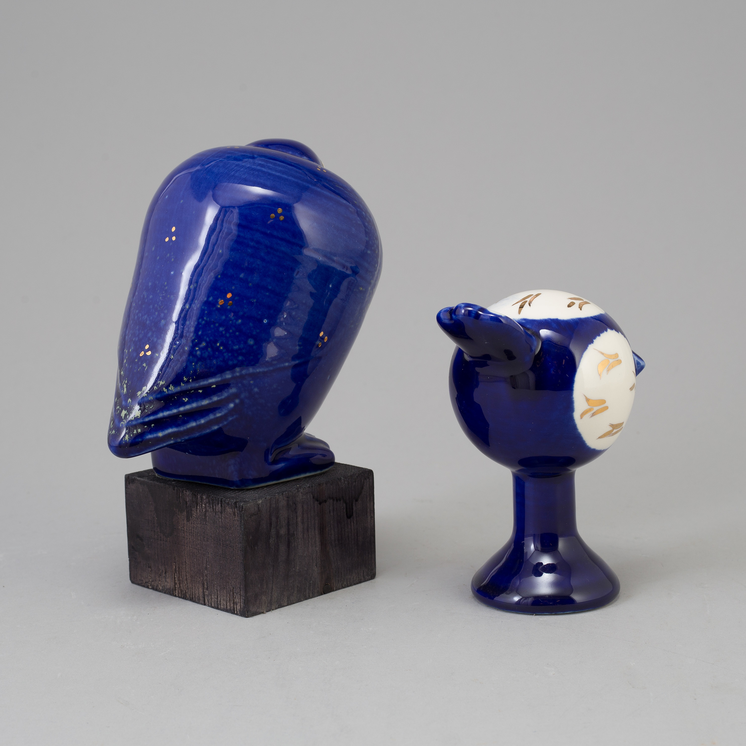 LISA LARSON, two stoneware figurines from K-studion, Gustavsberg. - Bukowskis