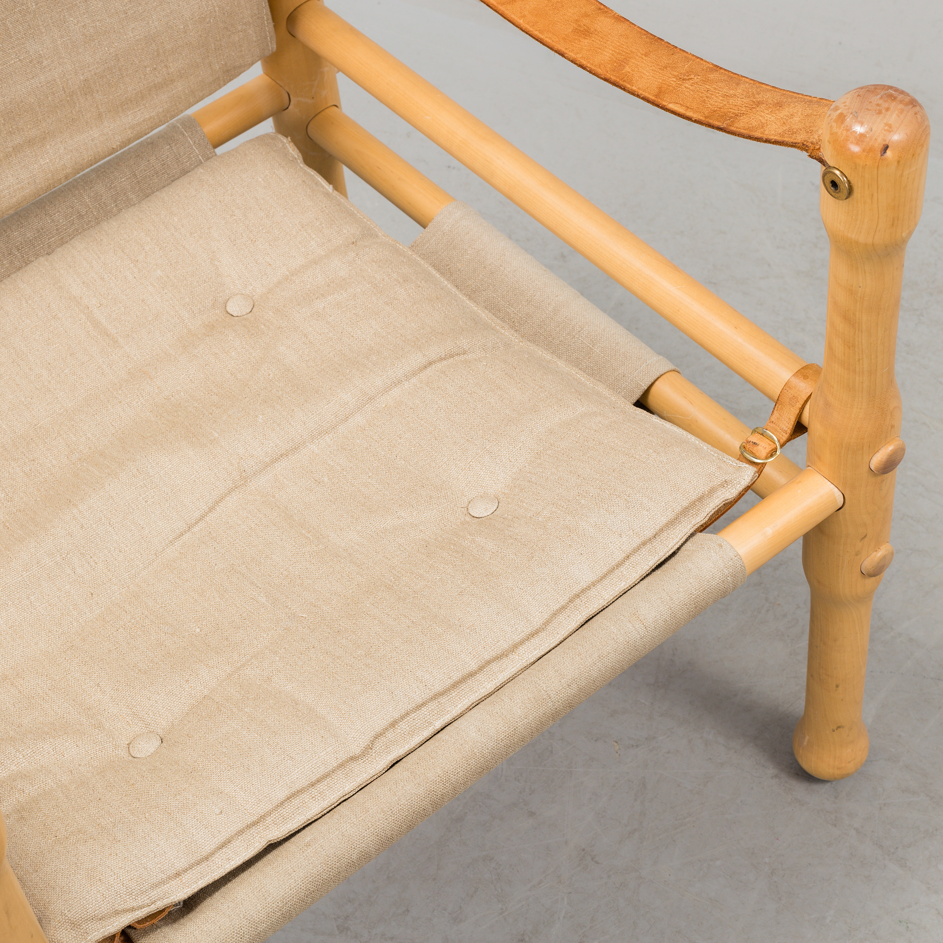 A pair of safari style chairs, second half of 20 th century. - Bukowskis