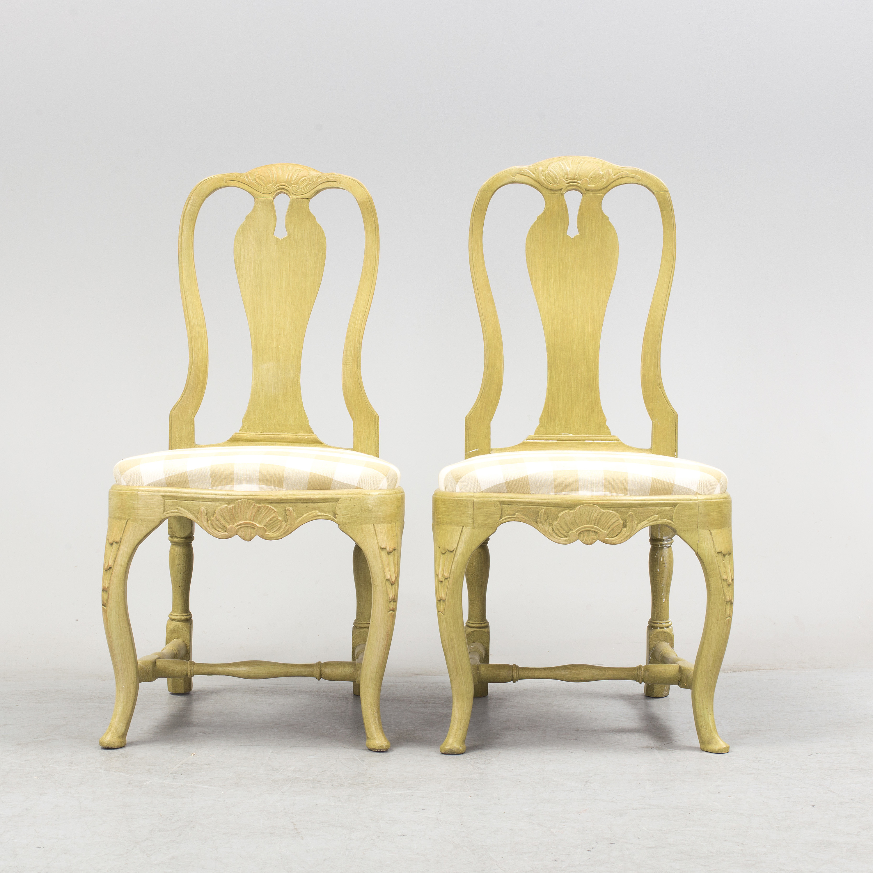 STOLAR, ett par, rokoko, 1700-talets mitt. - Bukowskis