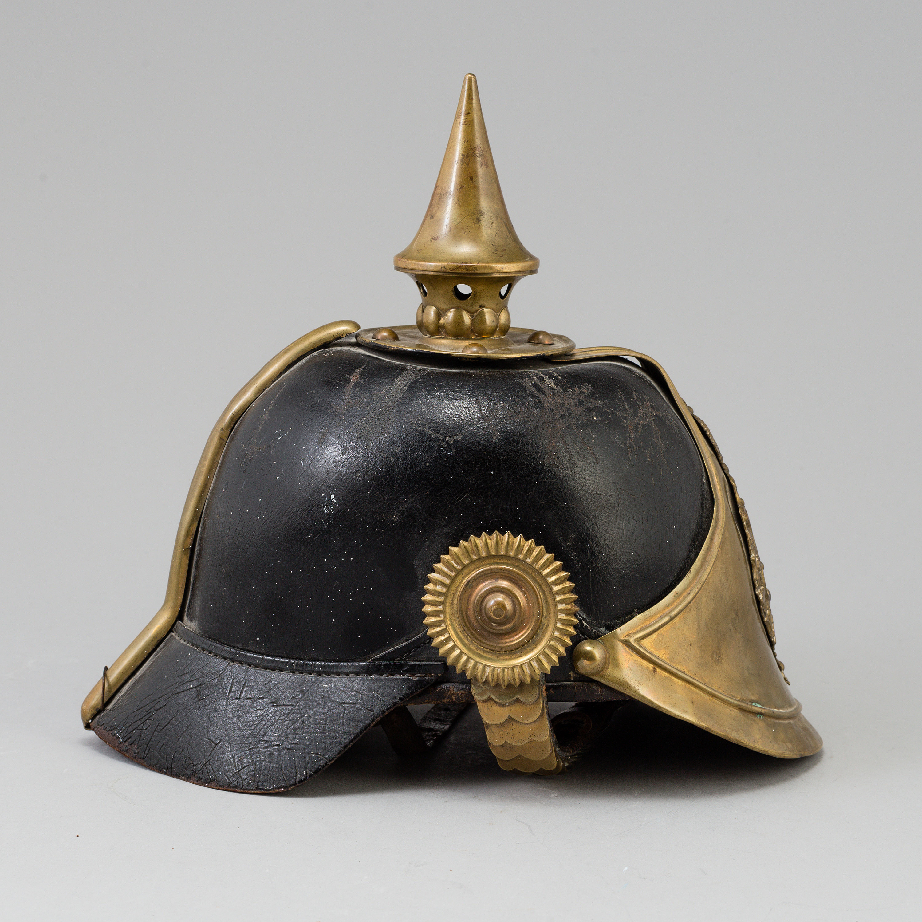 A Swedish Royal military helmet m/ 1894, early 20th century. - Bukowskis