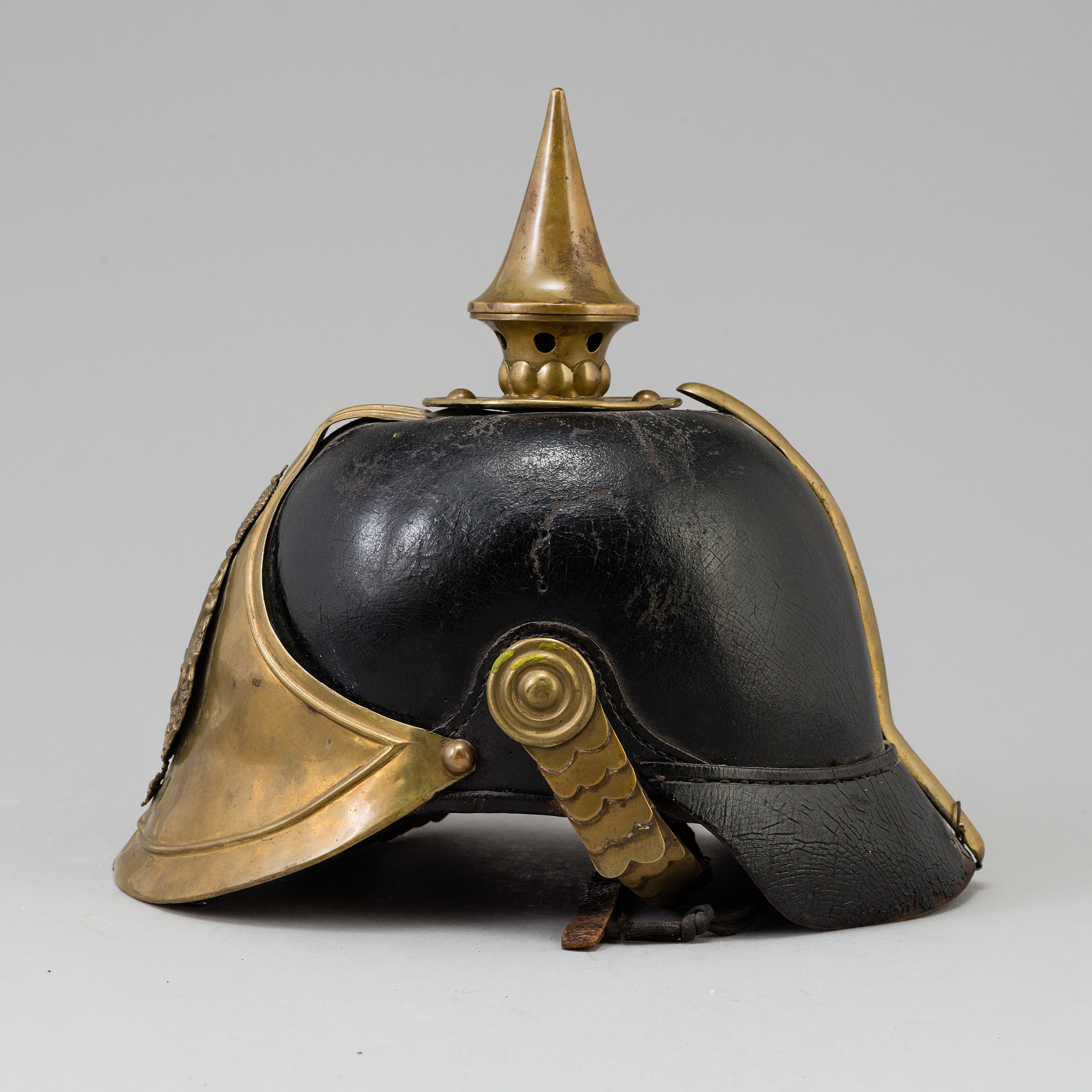 A Swedish Royal military helmet m/ 1894, early 20th century. - Bukowskis