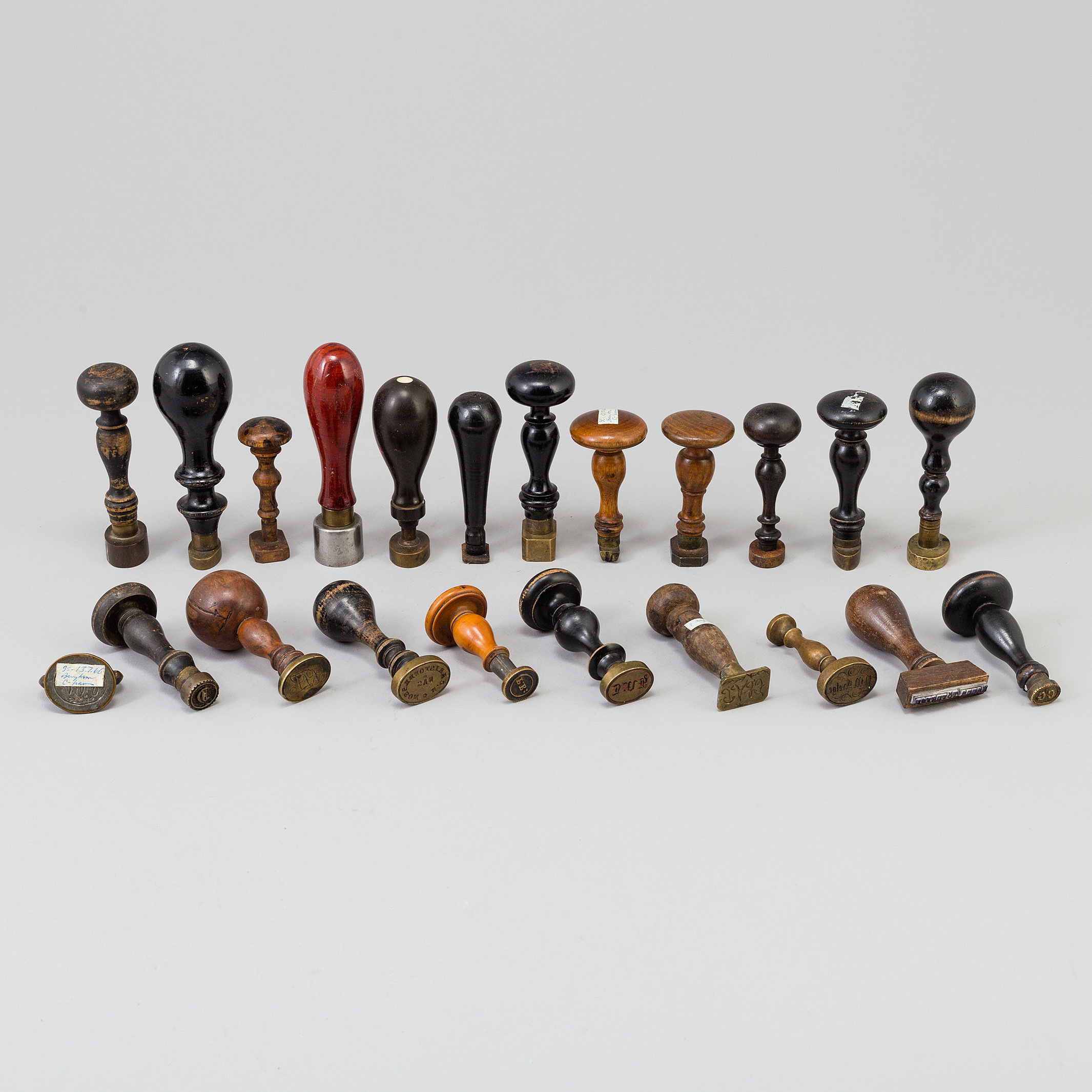 A collection of 22 seals, 19th century and 20th century. - Bukowskis