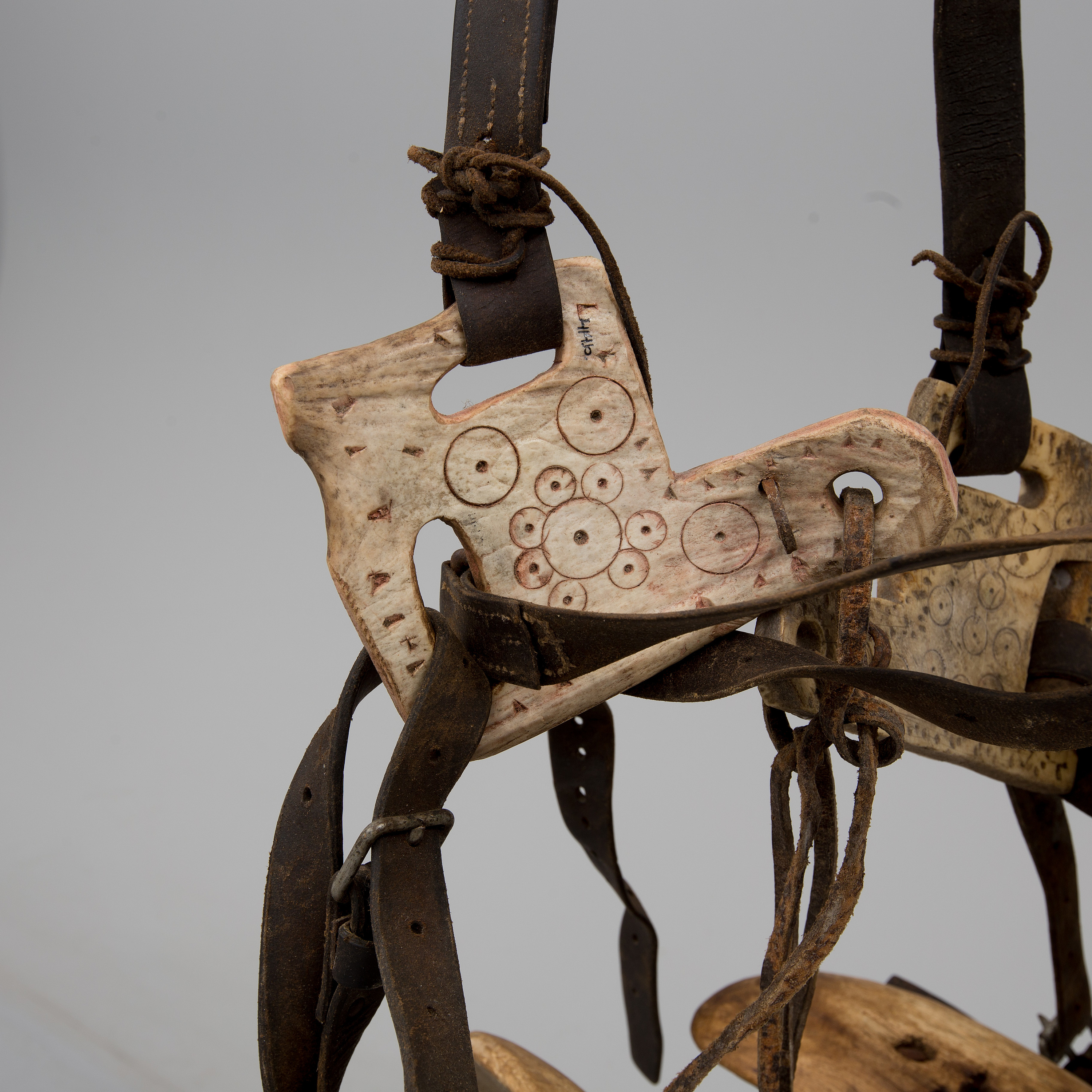a Swedish wooden and horn harness from Umeå. - Bukowskis