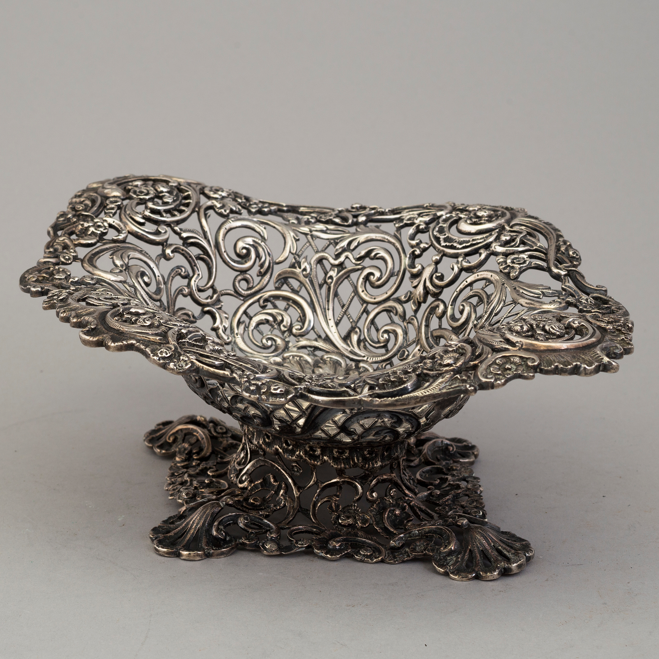 A silver bowl by Goldsmith & Silversmiths Company, London, 1894 ...