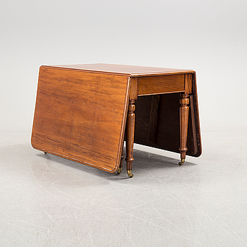 A 19th century mahogany gate leg table. - Bukowskis