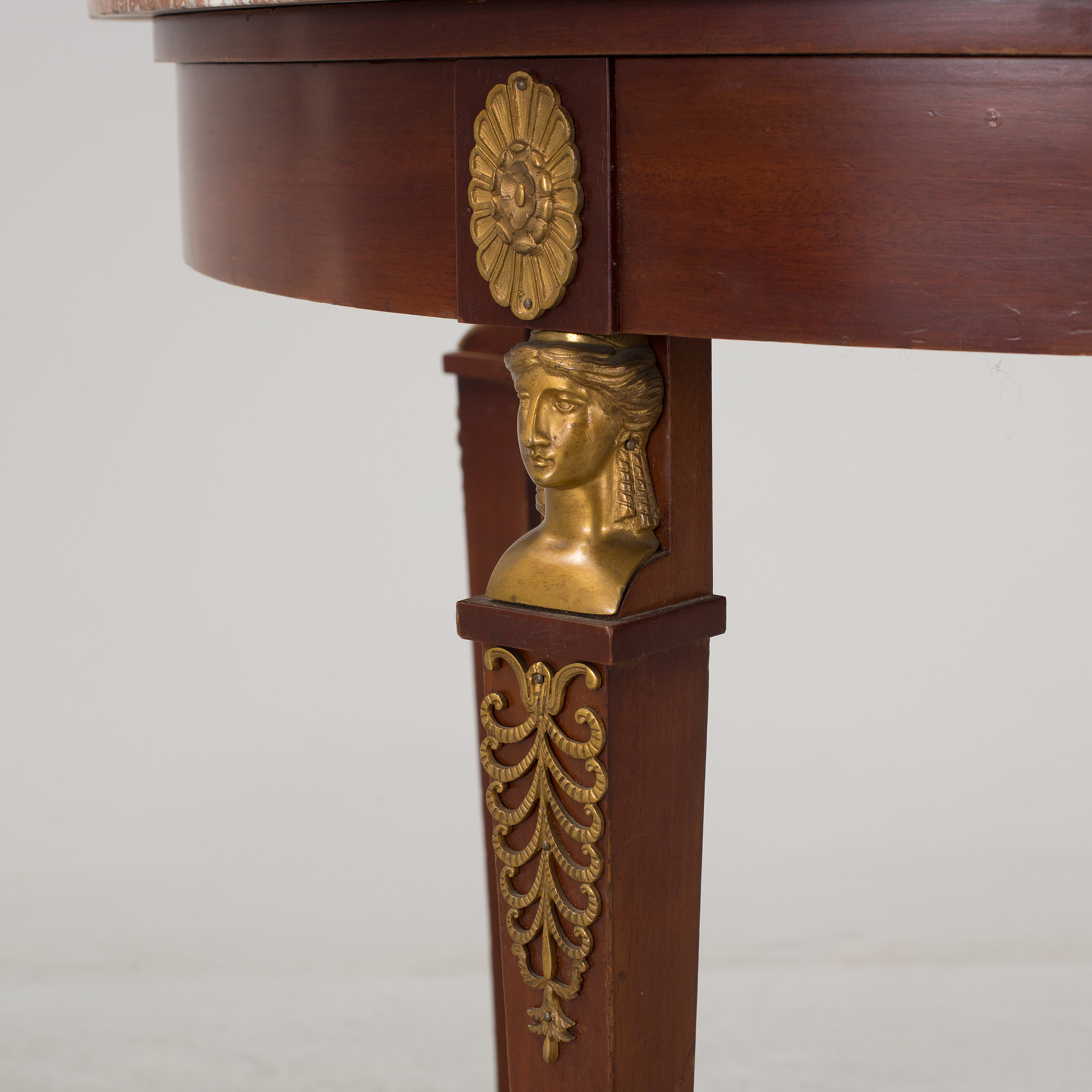 An empire-style table, early 20th century. - Bukowskis