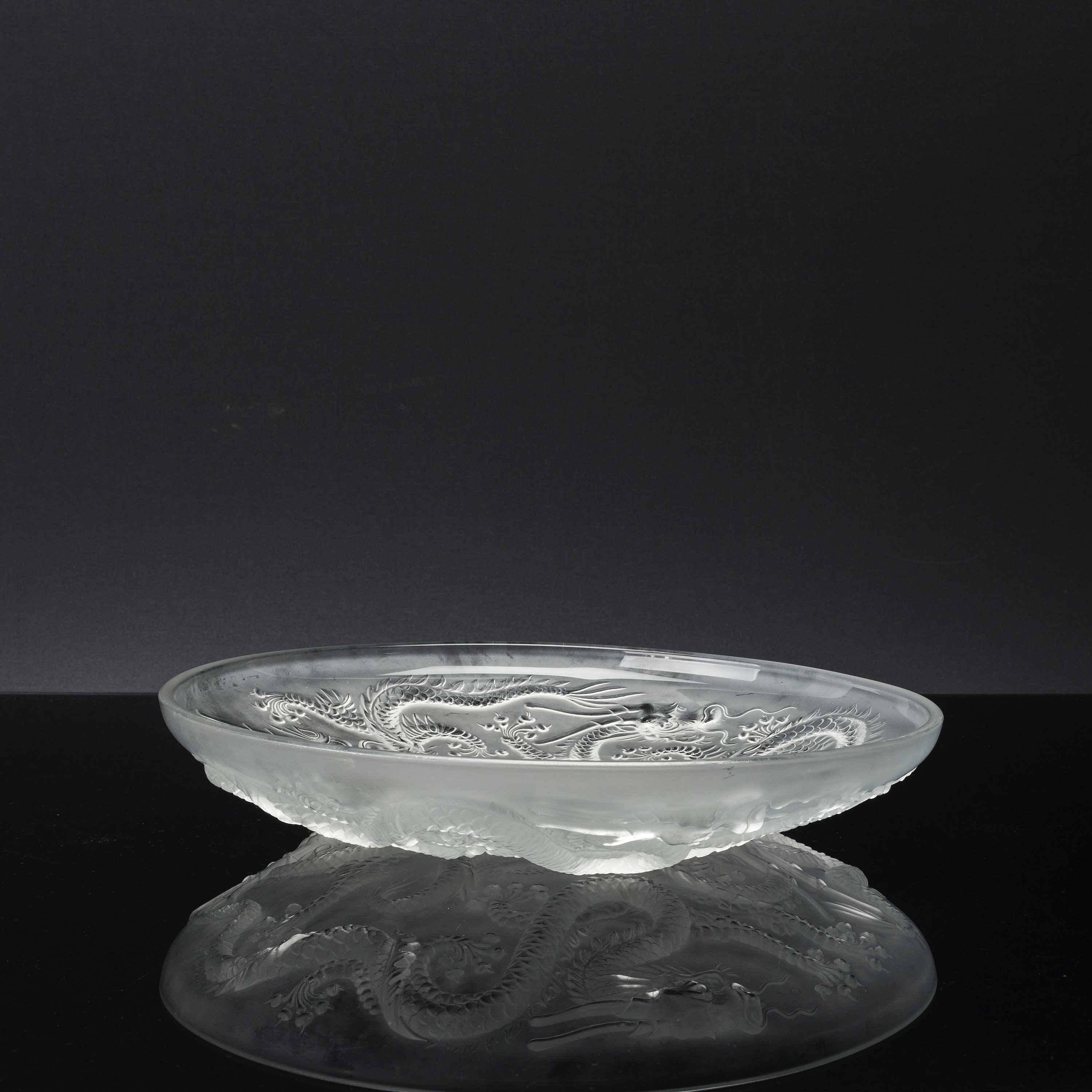 A 20th century Josef Inwald Barolac Dragon bowl/plate, glass. - Bukowskis
