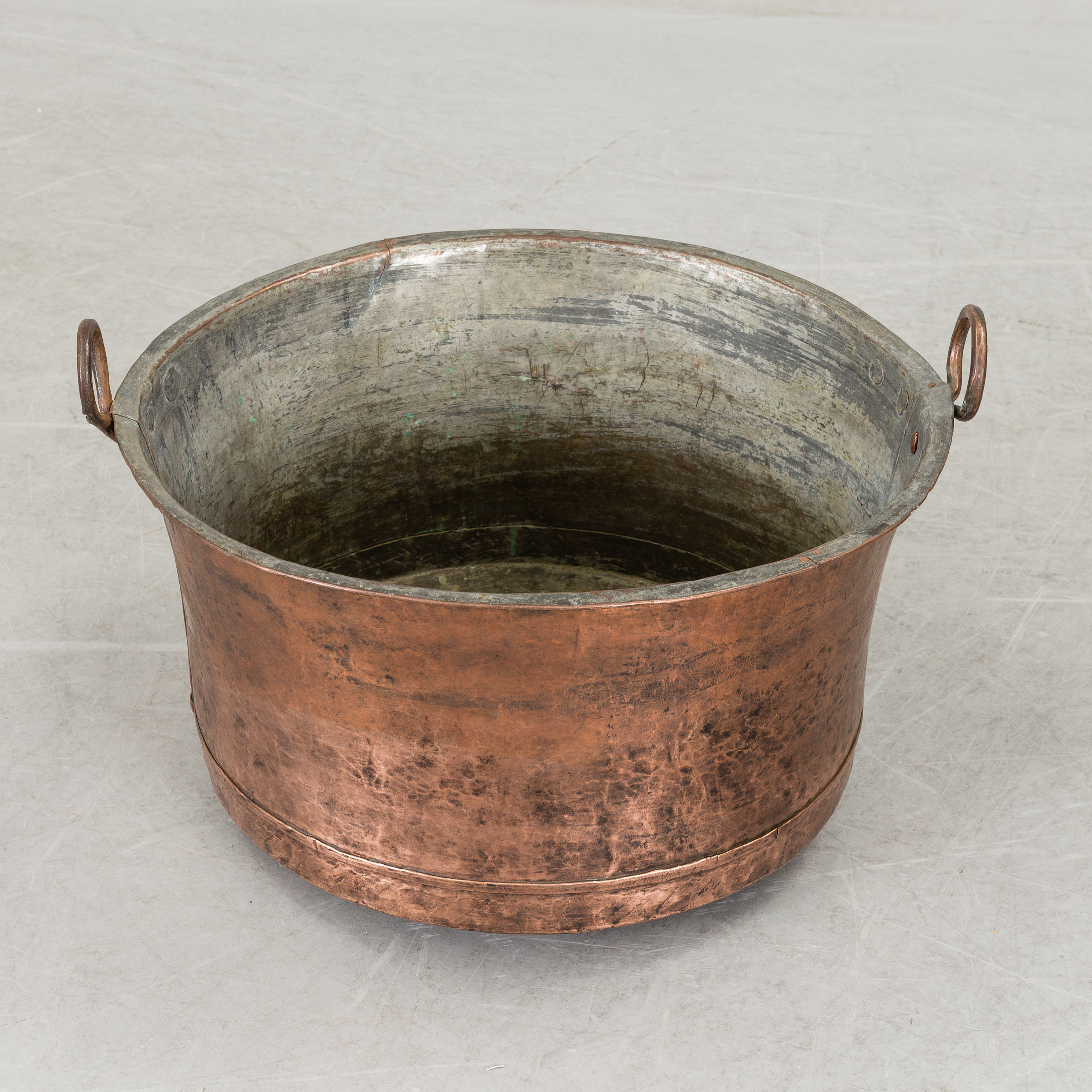 A 19th century copper cauldron. - Bukowskis