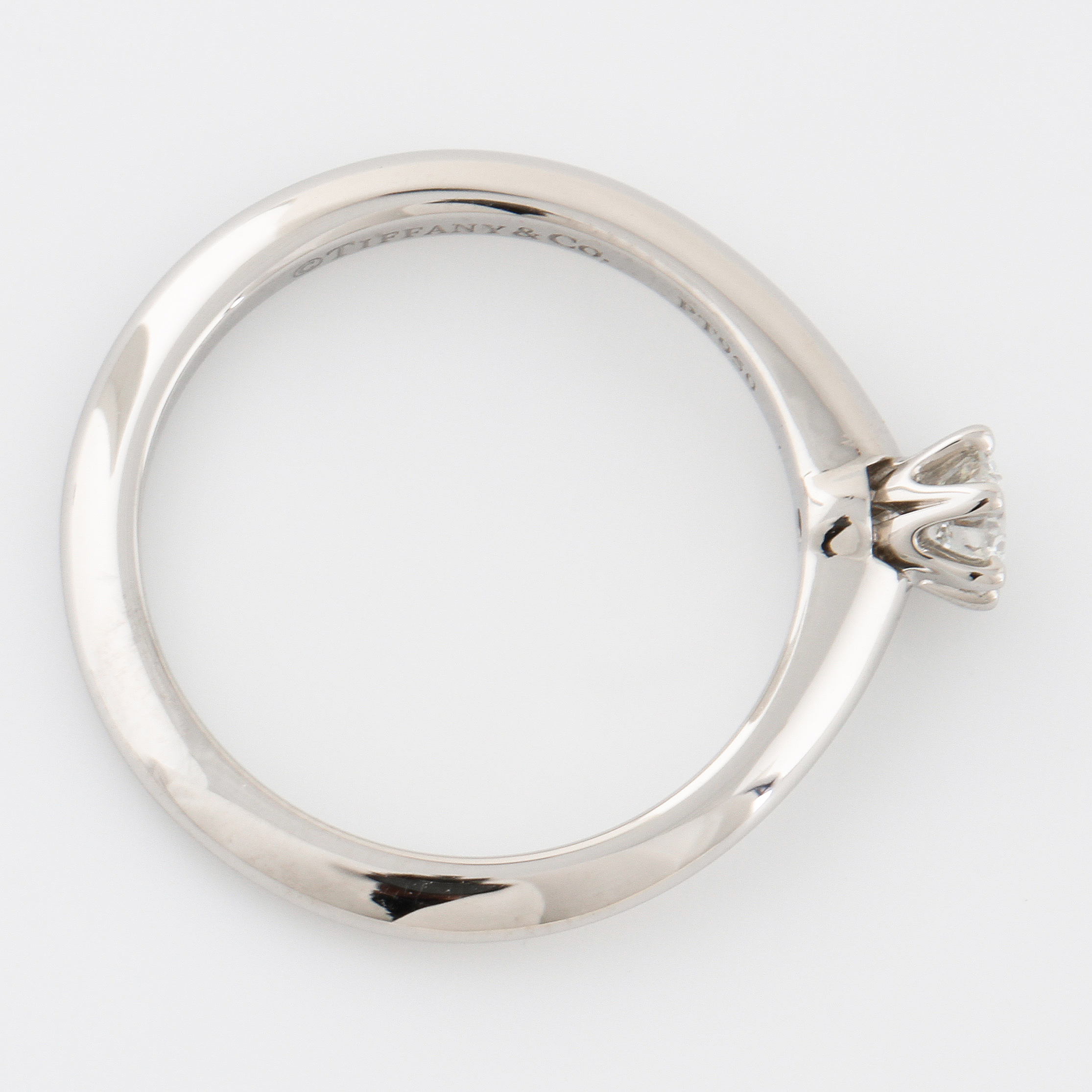 TIFFANY & CO, a brilliant cut diamond ring. - Bukowskis