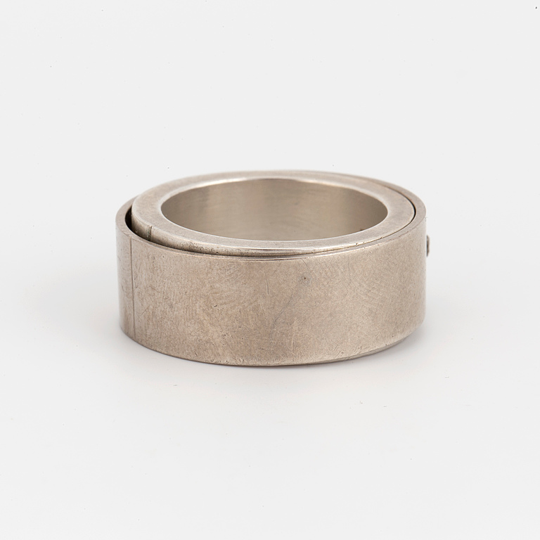 A silver ring by Helena Edman set with a rough diamond. - Bukowskis