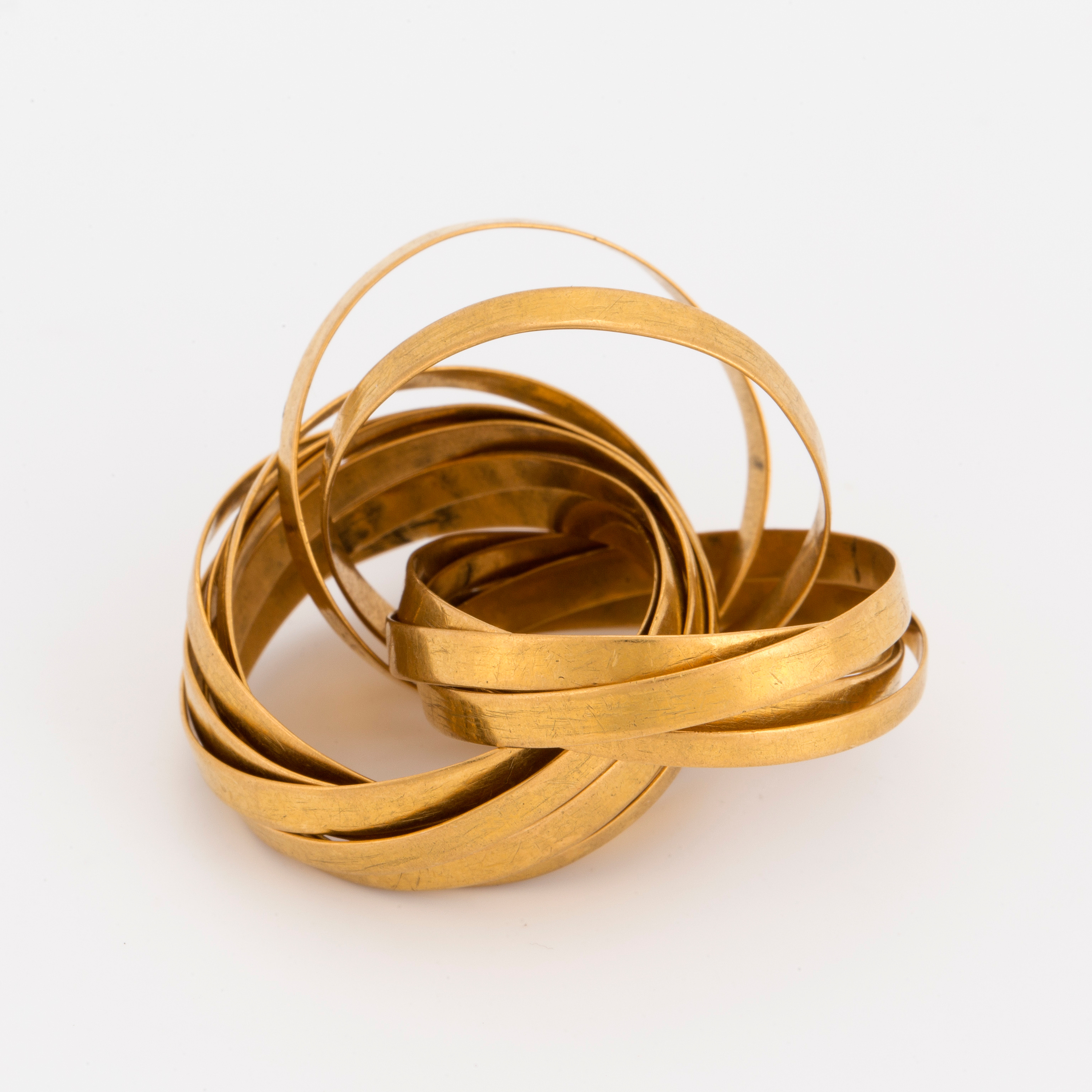 A ring of multiple interlocking rings. - Bukowskis